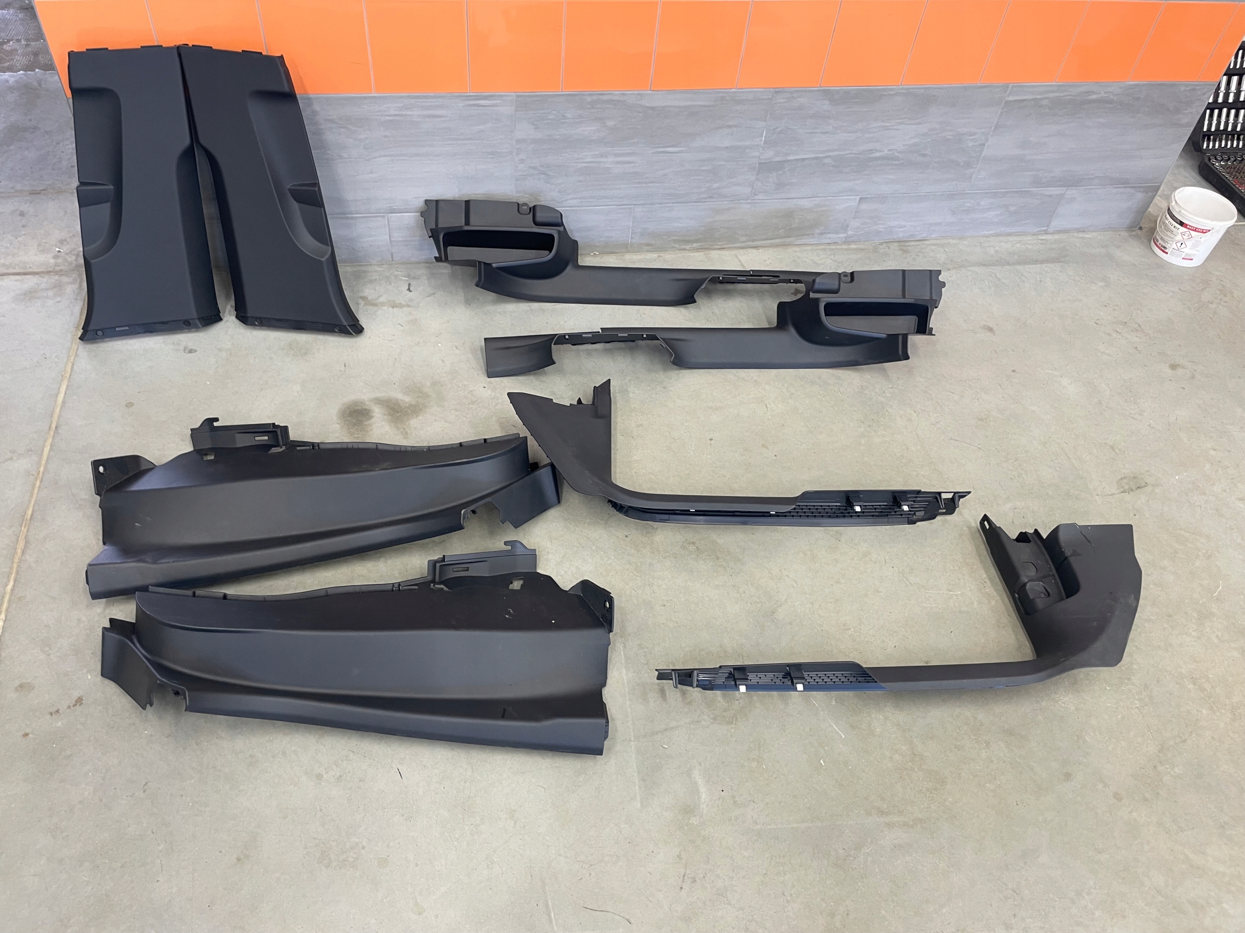 OSŁONA PLASTIK PROGU SŁUPKA KANAPY BOCZKI Q3 83A ORYGINAŁ 23r za 100.00PLN z Włocławek - Allegro ...