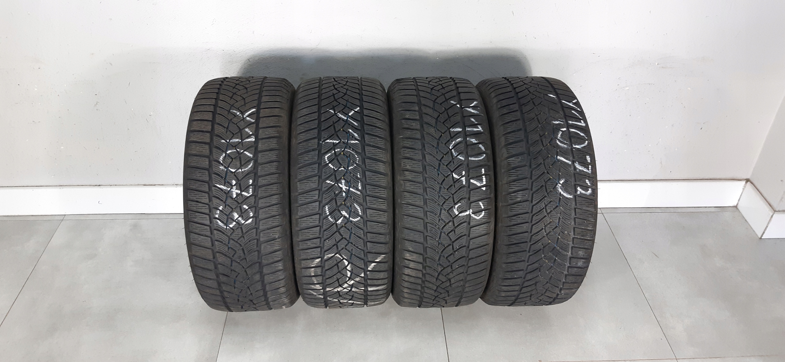 Opona zimowa Goodyear Ultra Grip Performance + 225/45R17 94 H przyczepność na śniegu (3PMSF ...