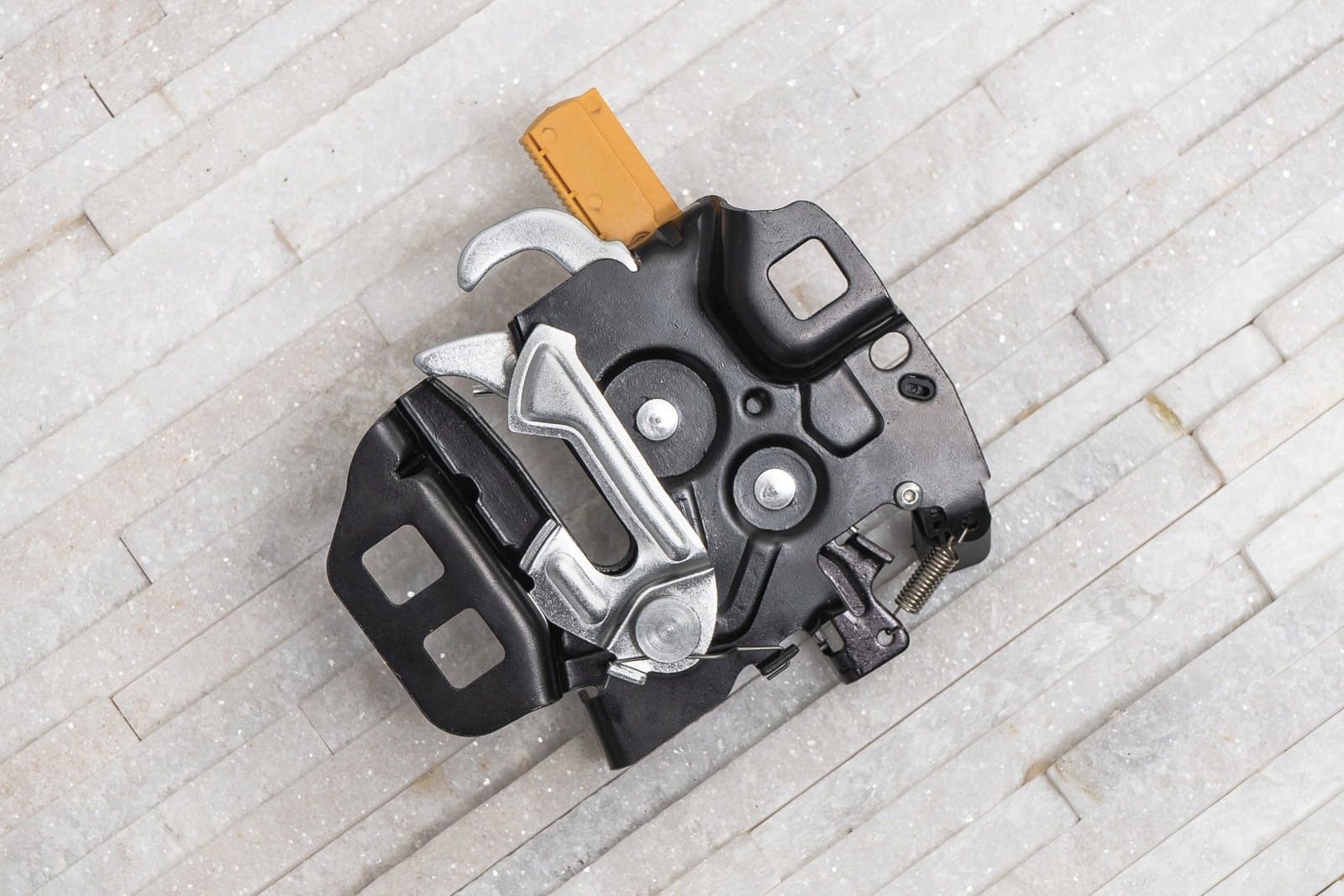 DS7A16700CD - ЗАМОК КАПОТА ПРАВИЙ DS7A16700CD FORD MONDEO MK5 V купити ...