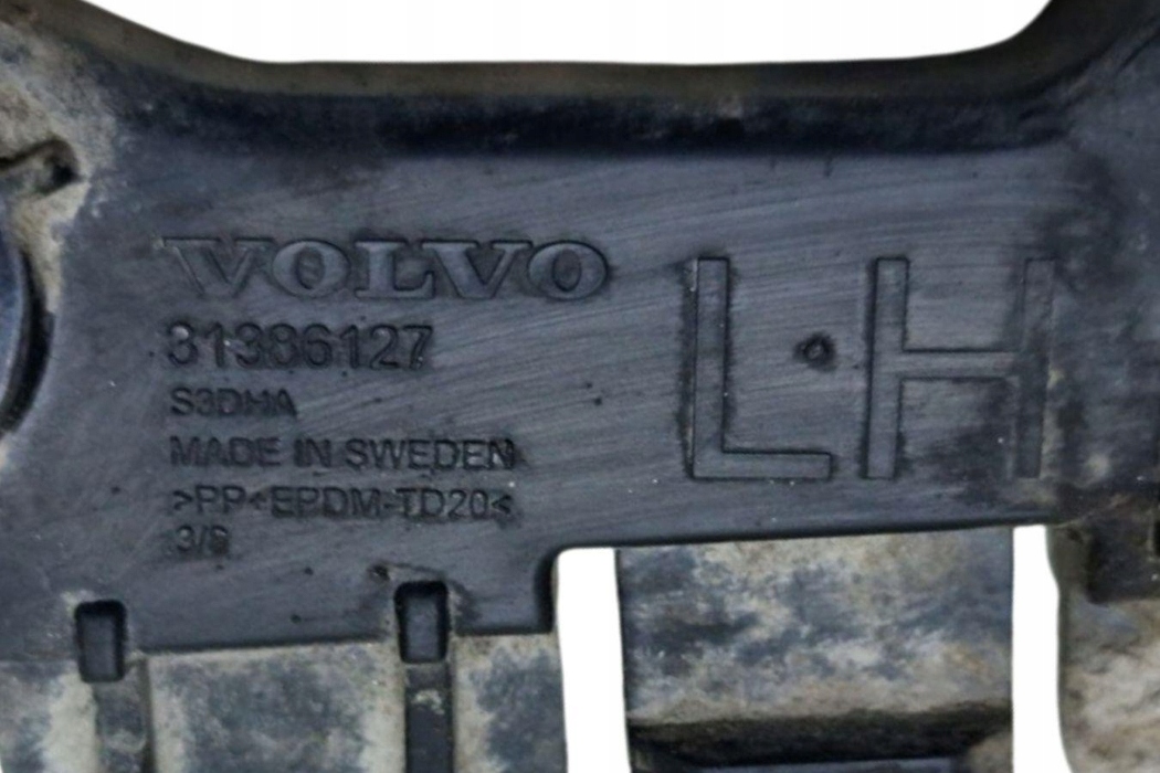 Lewy ślizg przedniego zderzaka VOLVO S90 31386127 2.0L diesel 2018 ...