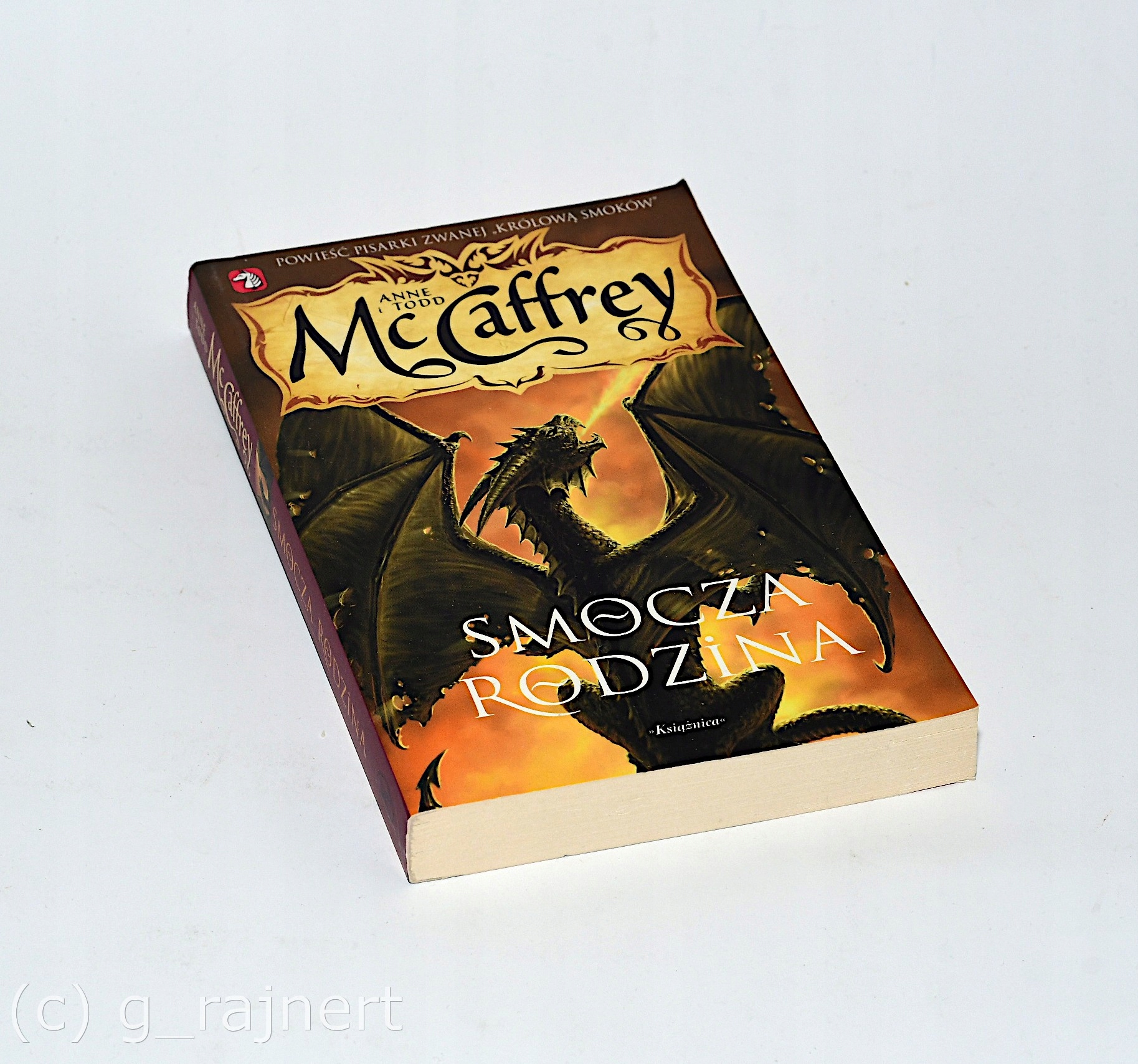 Anne McCaffrey Smocza rodzina (17955946576) | Książka Allegro