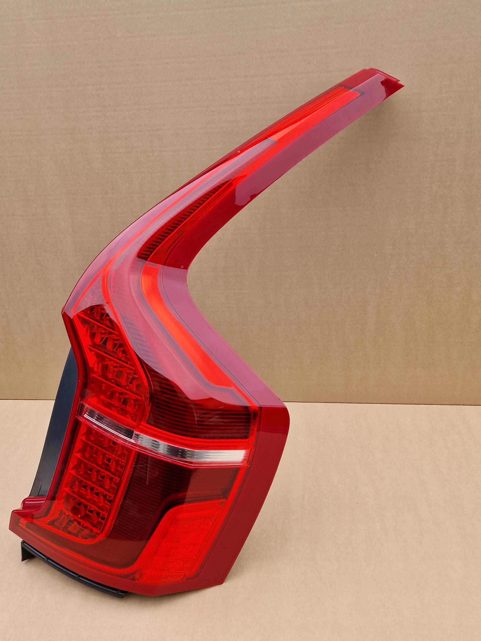 PRAWA LAMPA REFLEKTOR TYŁ VOLVO XC90 II • Cena, Opinie - Allegro