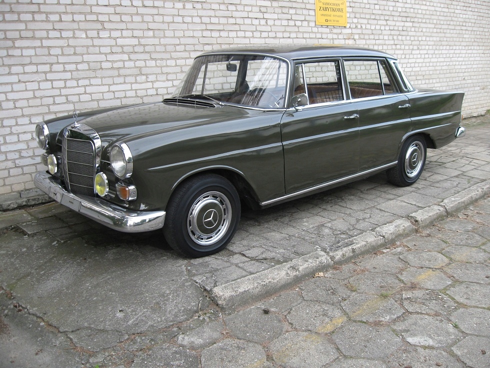 Mercedes W110 200D - Allegro