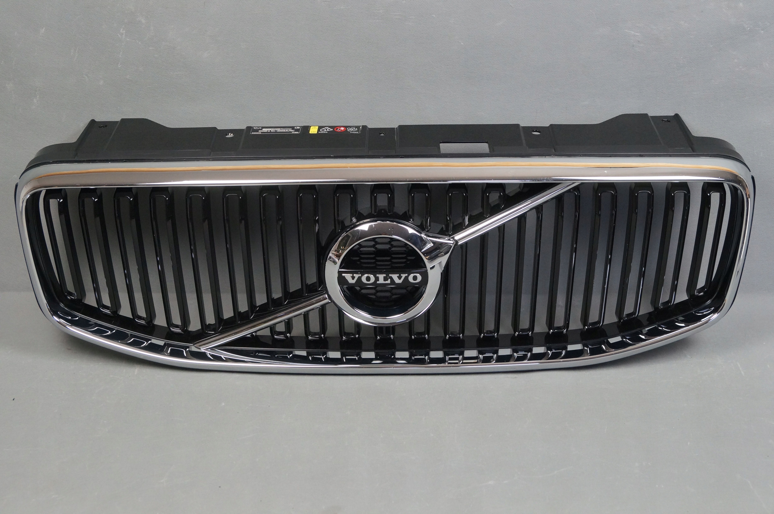 Grill Kratka Atrapa chłodnicy Volvo XC60 17- OE 31425532 za 450 zł z ...