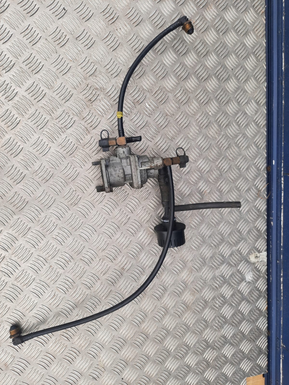 ZAWÓR HAMULCA ROBOCZEGO MERCEDES ATEGO 4613152580 za 500 zł z Budzyń ...