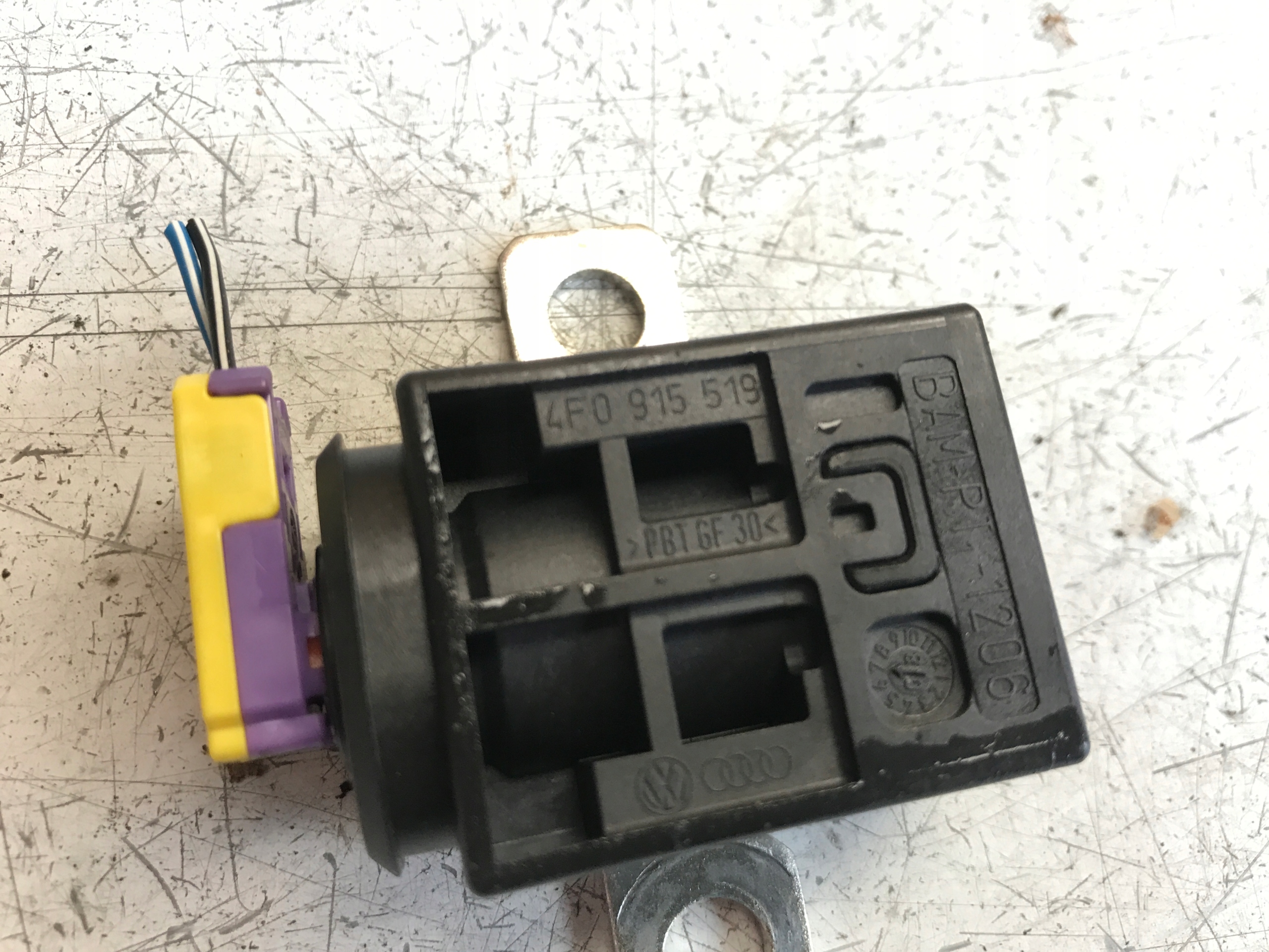 4F0915519 - Пиротехнический предохранитель AUDI A4 B8 A5 A6 C6 купить ...