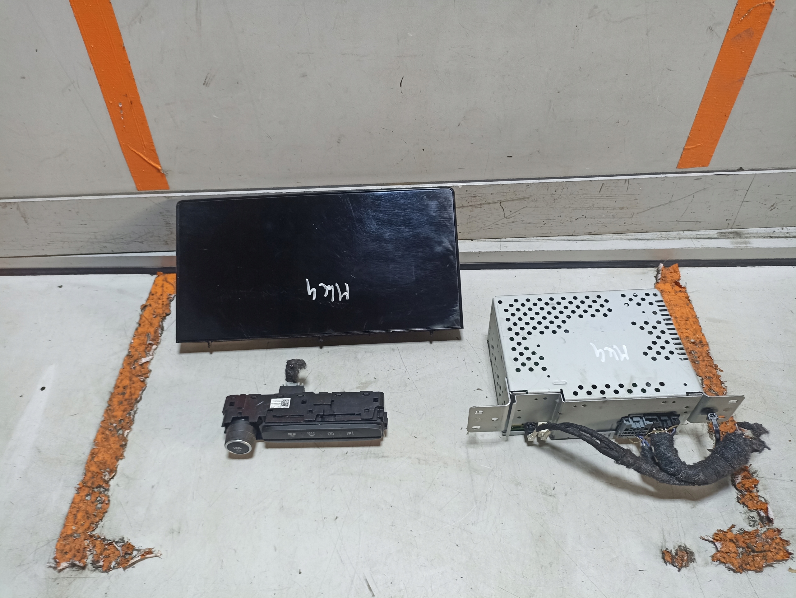 Nawigacja radio Ford Kuga MK3 MX6T-18K810-LA za 2350.00PLN z OLESIN 65 ...