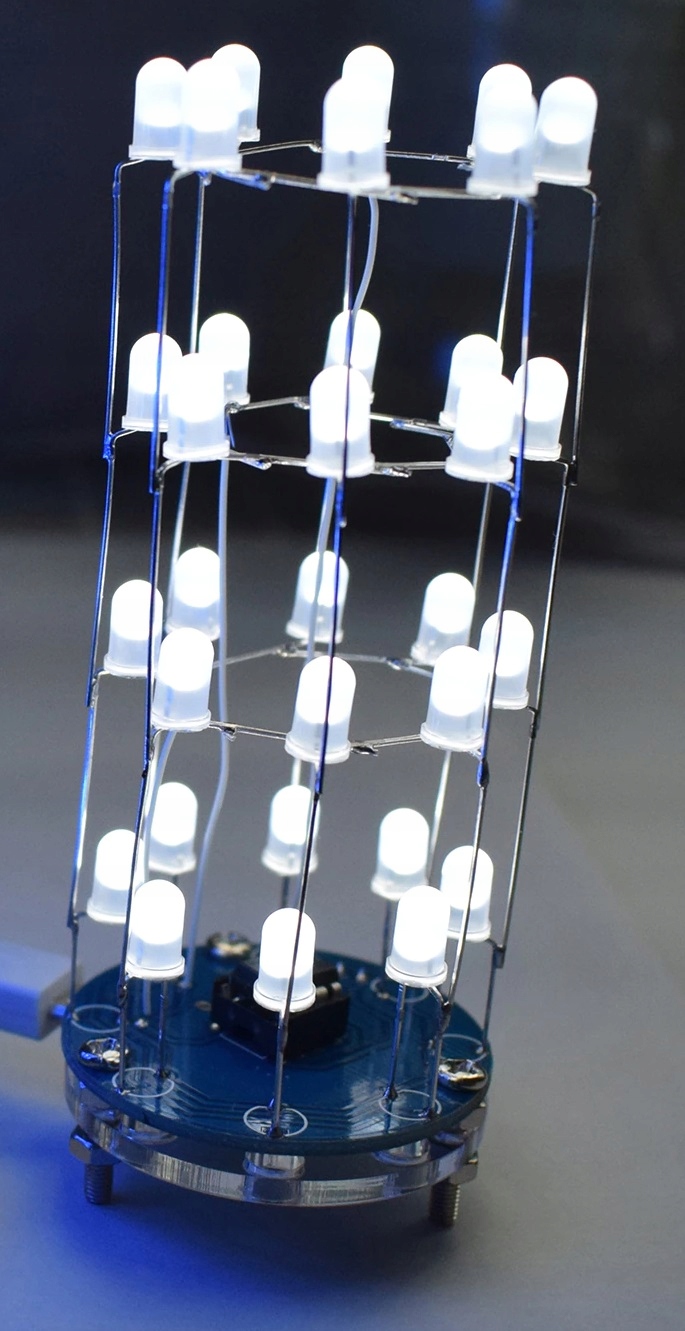 32LED 5mm Cube 8x4 WHITE světelné animace diy KIT za 364.00CZK - Allegro