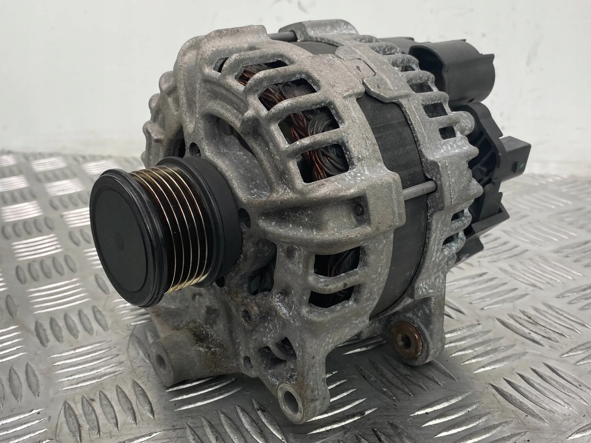 Mercedes C180 CGI W205 ALTERNATOR A0009062103 za 180.00PLN z Ignatki ...