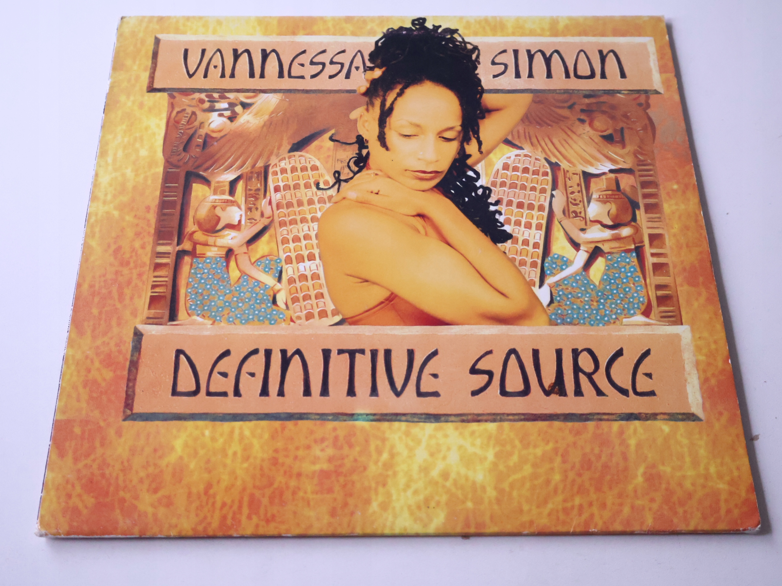 VANNESSA SIMON Definitive source UK EX 1PRESS 18028377463 - Sklepy, Opinie, Ceny w Allegro