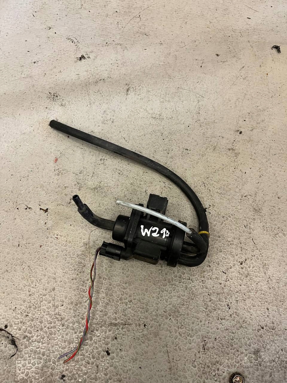 Mercedes-Benz OE 4715396 zawór podciśnienia - porównaj ceny - Allegro.pl