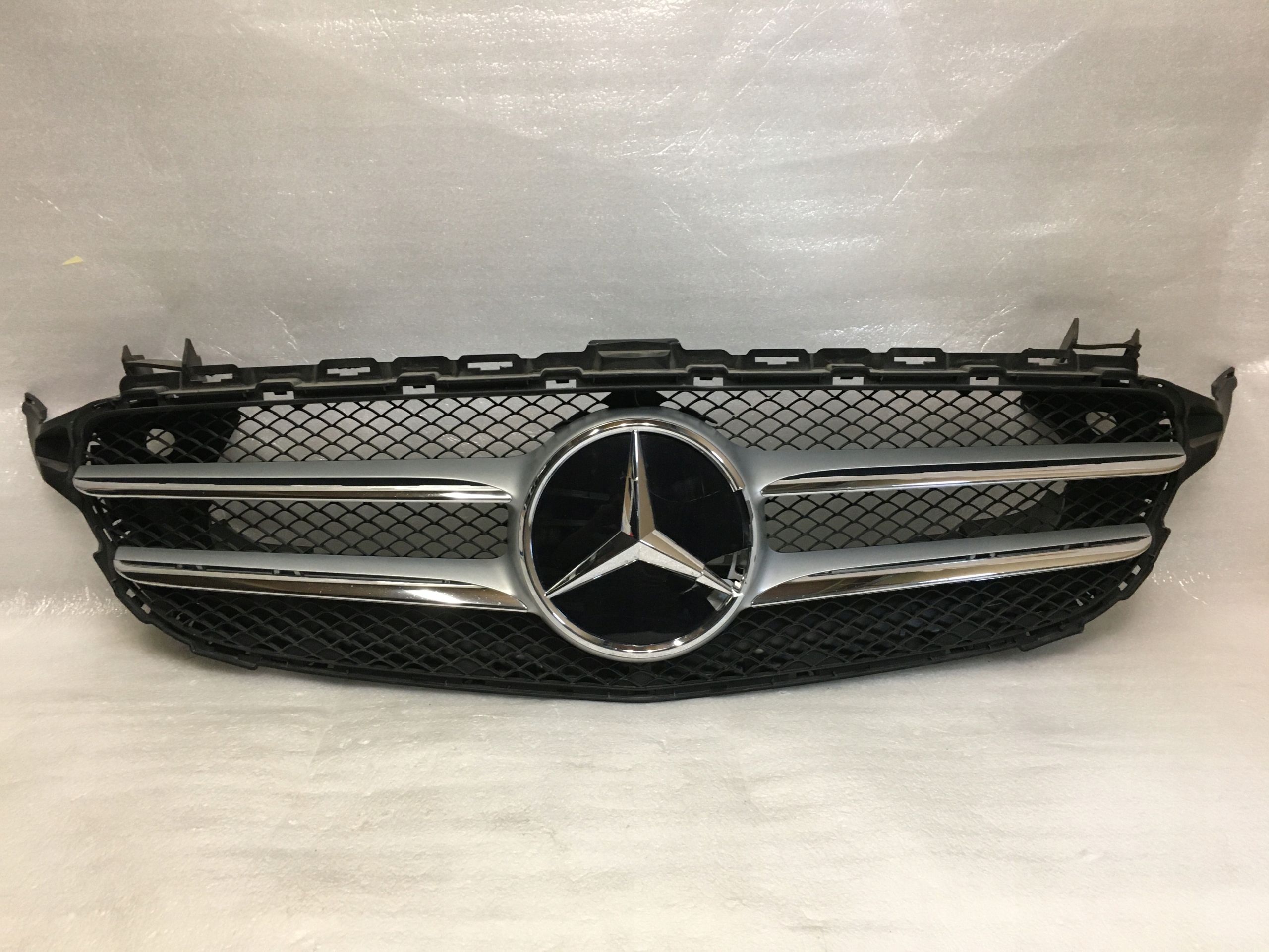MERCEDES W205 GRILL ATRAPA CZARNA A2058801704 za 140.00PLN z Męcina ...