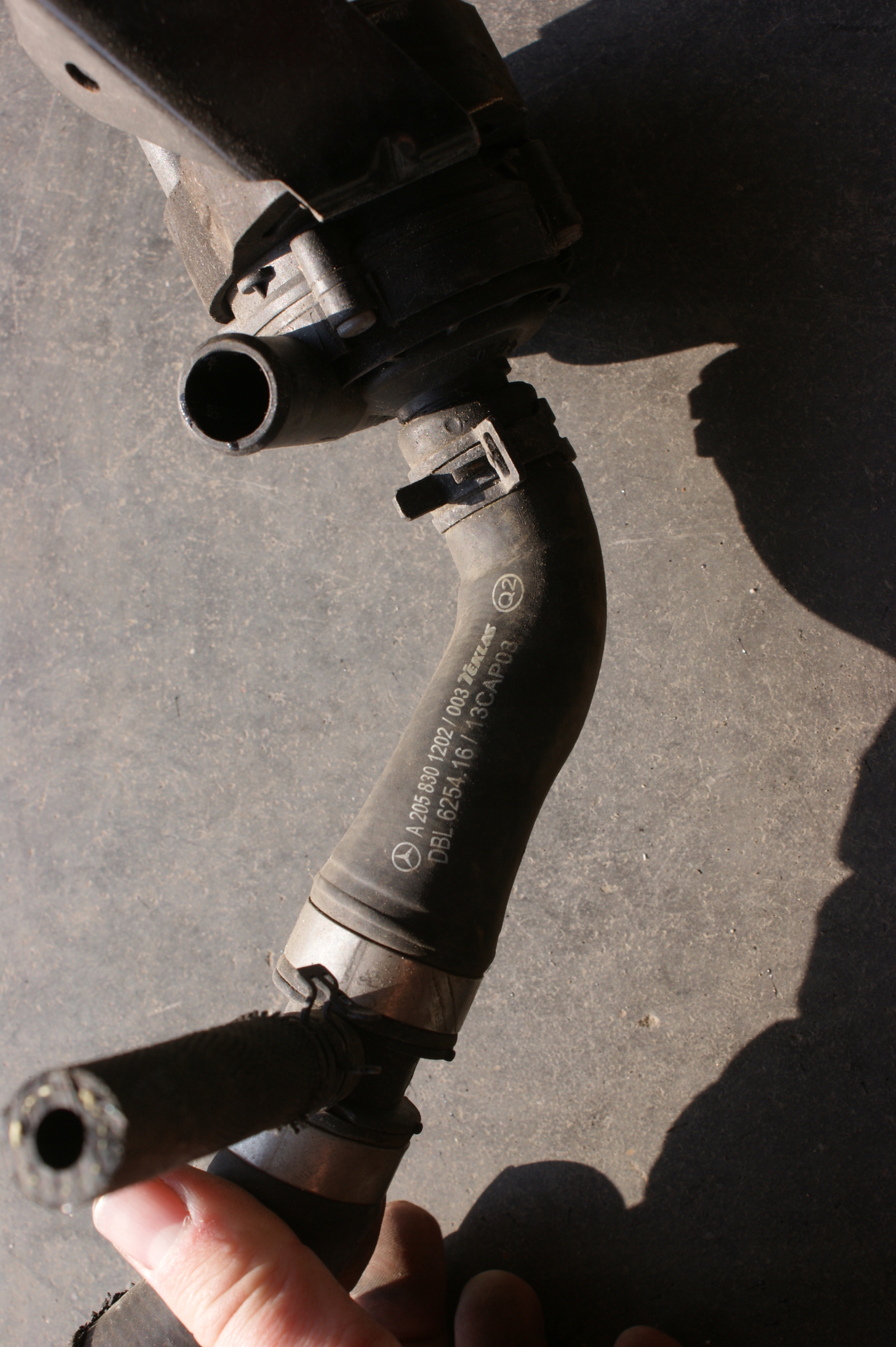 POMPKA WĄŻ WODY MERCEDES W205 A2058302102 za 240.00PLN z Lgota ...