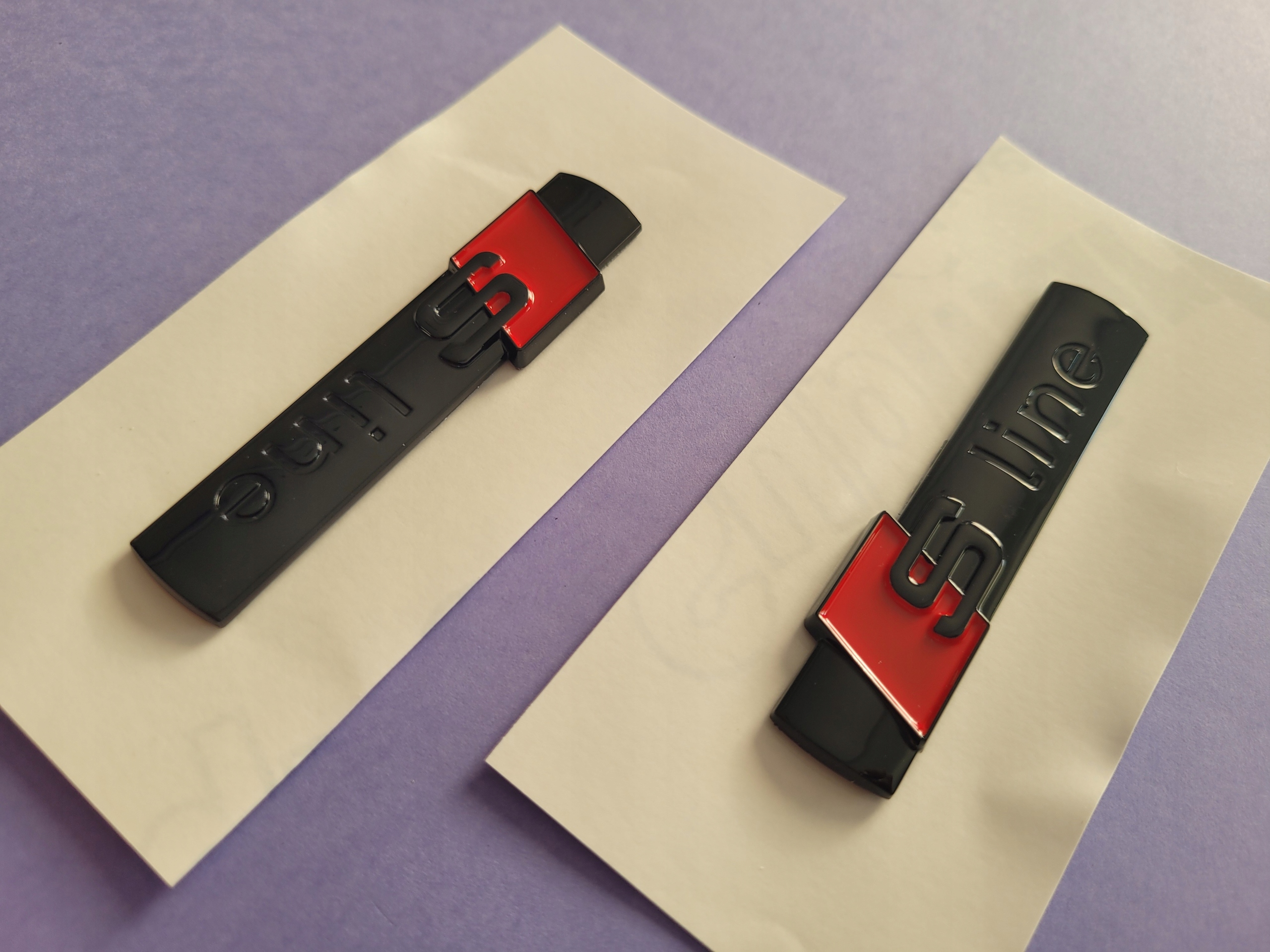 Emb_sline_do_audi_black_glossy_blotnik_70mm_komplet - Емблеми S-Line ...