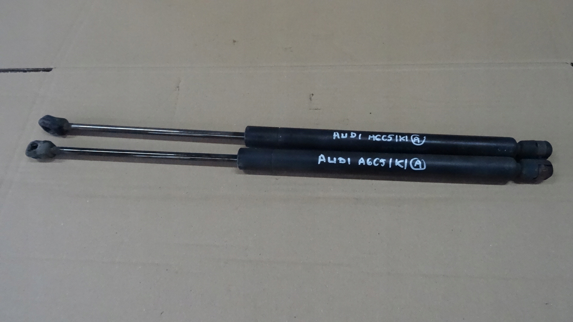 AUDI A6 C5 SIŁOWNIK KLAPY BAGAŻNIKA KOMBI 4B9827552 za 50.00PLN z ...