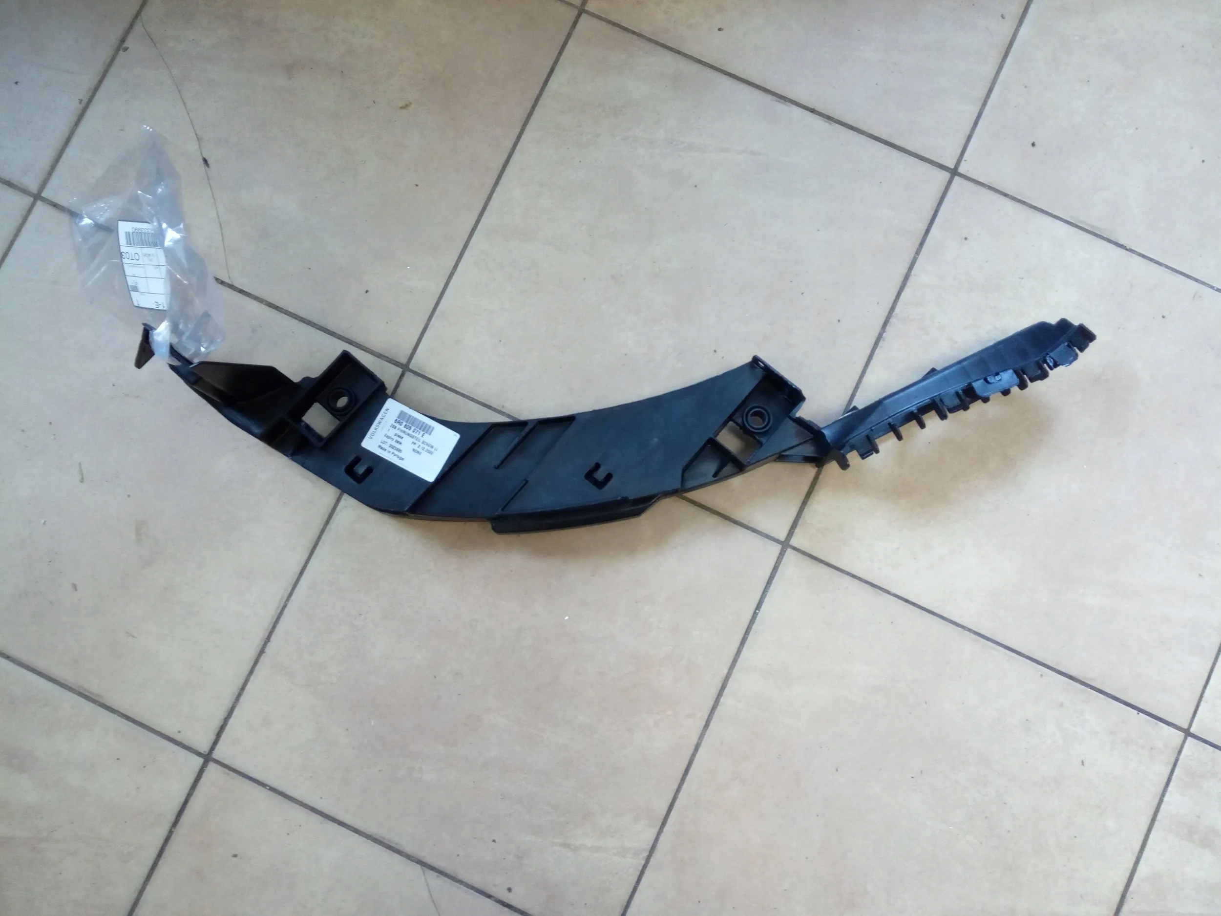 ŚLIZG LAMPY VW POLO V PRZÓD ORYG.* 6R0805071E za 170 zł z Elbląg ...