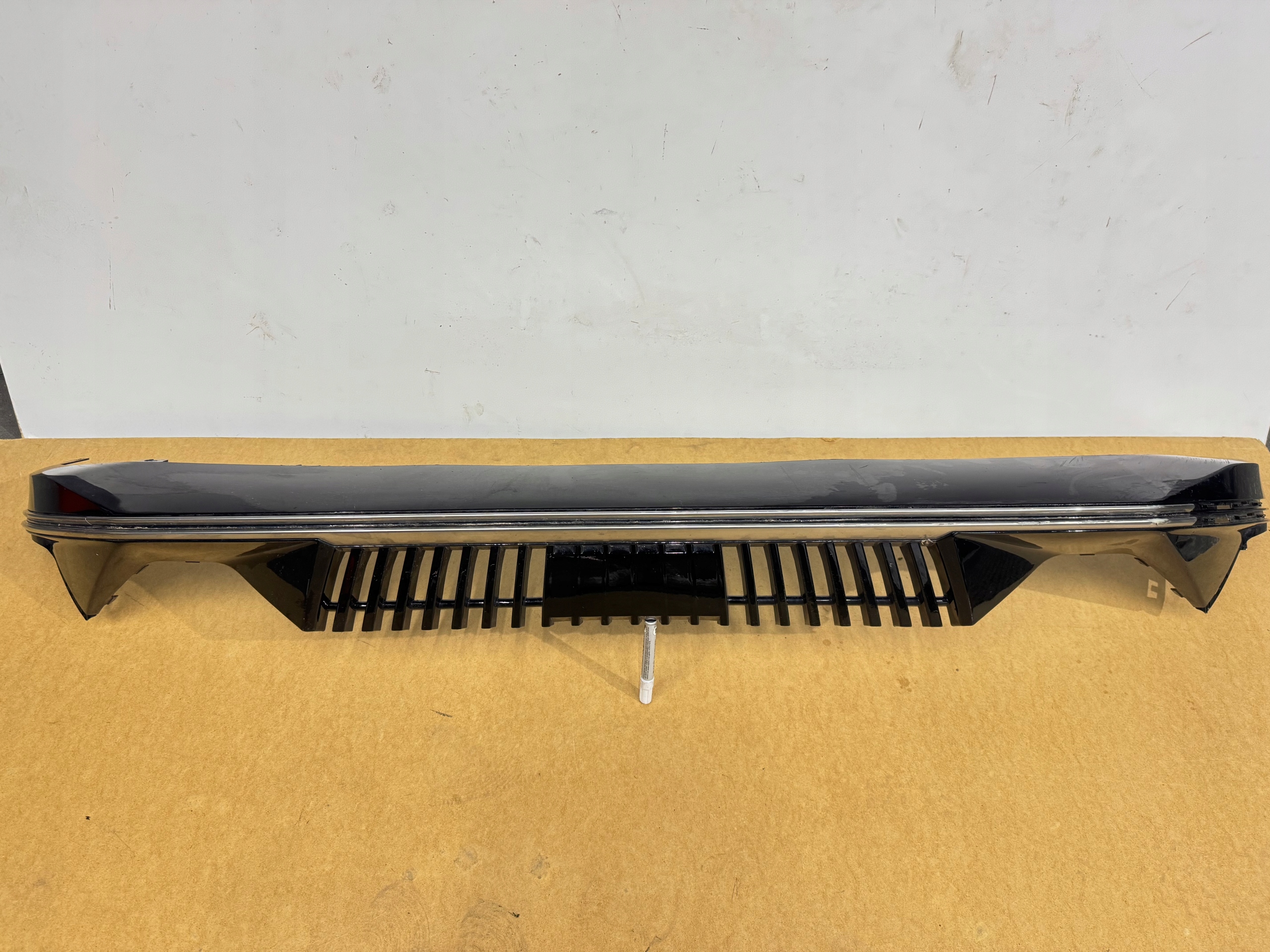KIA EV6 2021- KRATKA ŚRODKOWA SPOILER DOKŁADKA ZDERZAKA PRZÓD 86512 ...