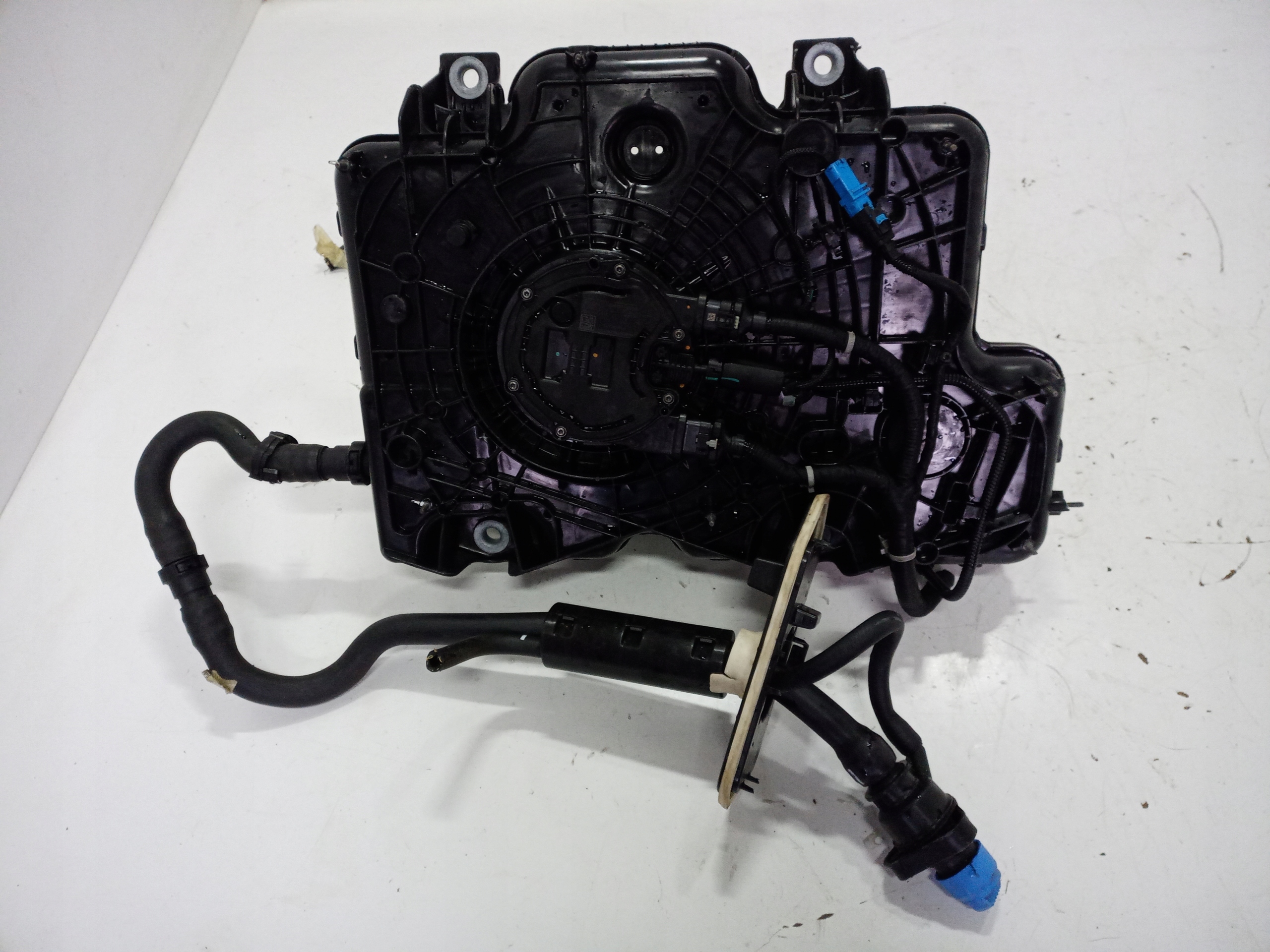 KOMPLETNY ZBIORNIK ADBLUE RENAULT MASTER IV - docom.com.ua