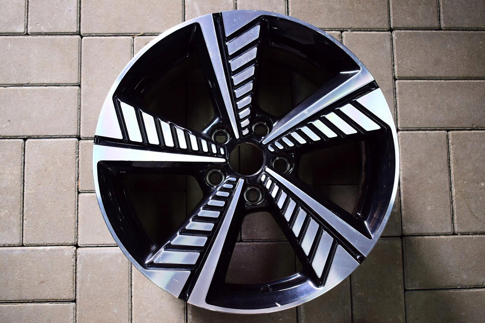 Felga aluminiowa MG OE ZS EV 7.0" x 17" 5x112 ET 41 za 450.00PLN z ...