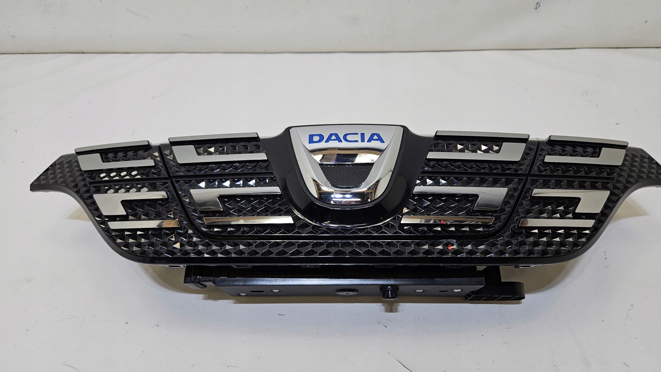 DACIA SPRING CAŁY GRILL ATRAPA • Cena, Opinie - Allegro