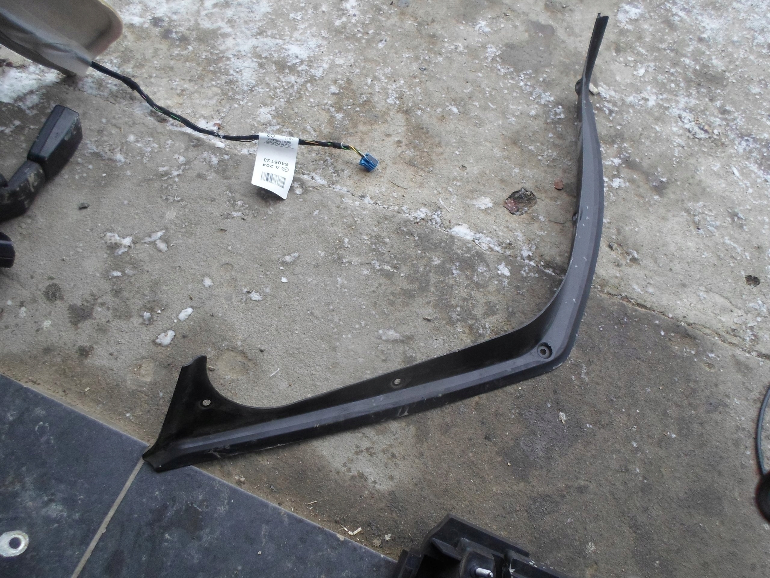 MERCEDES W204 PLASTIK BAGAZNIKA 2046931533 SEDAN • Cena, Opinie - Allegro