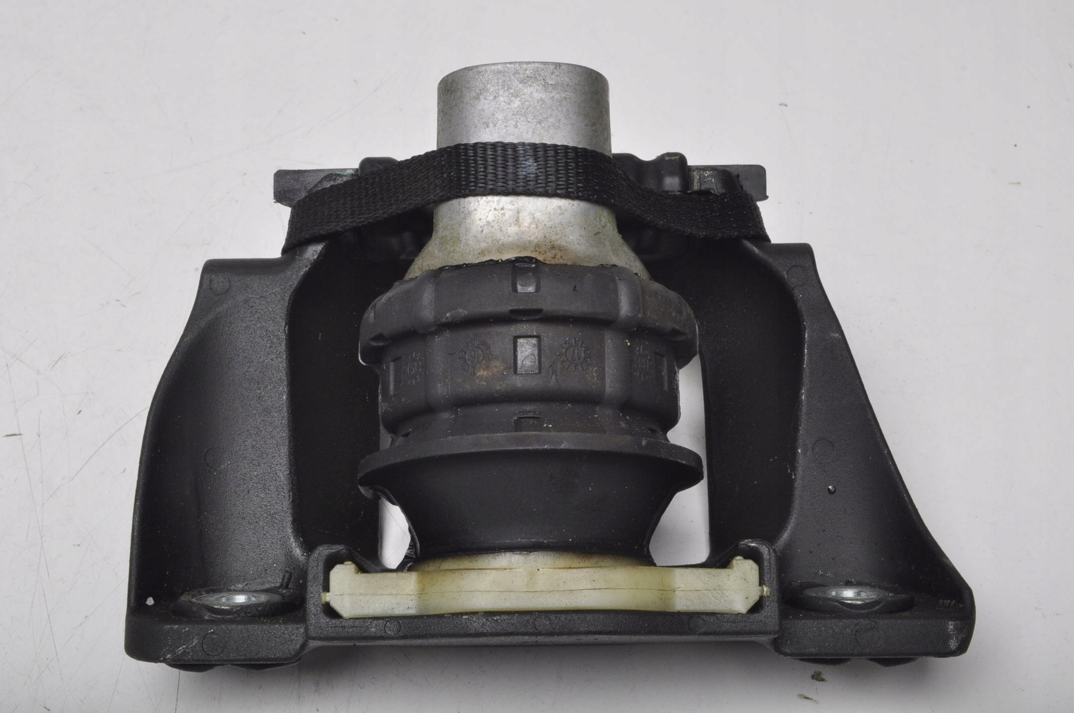 VOLVO XC60 II T6 Plug-In Hybrid AWD 2.0 16V ŁAPA PODUSZKA SILNIKA ...