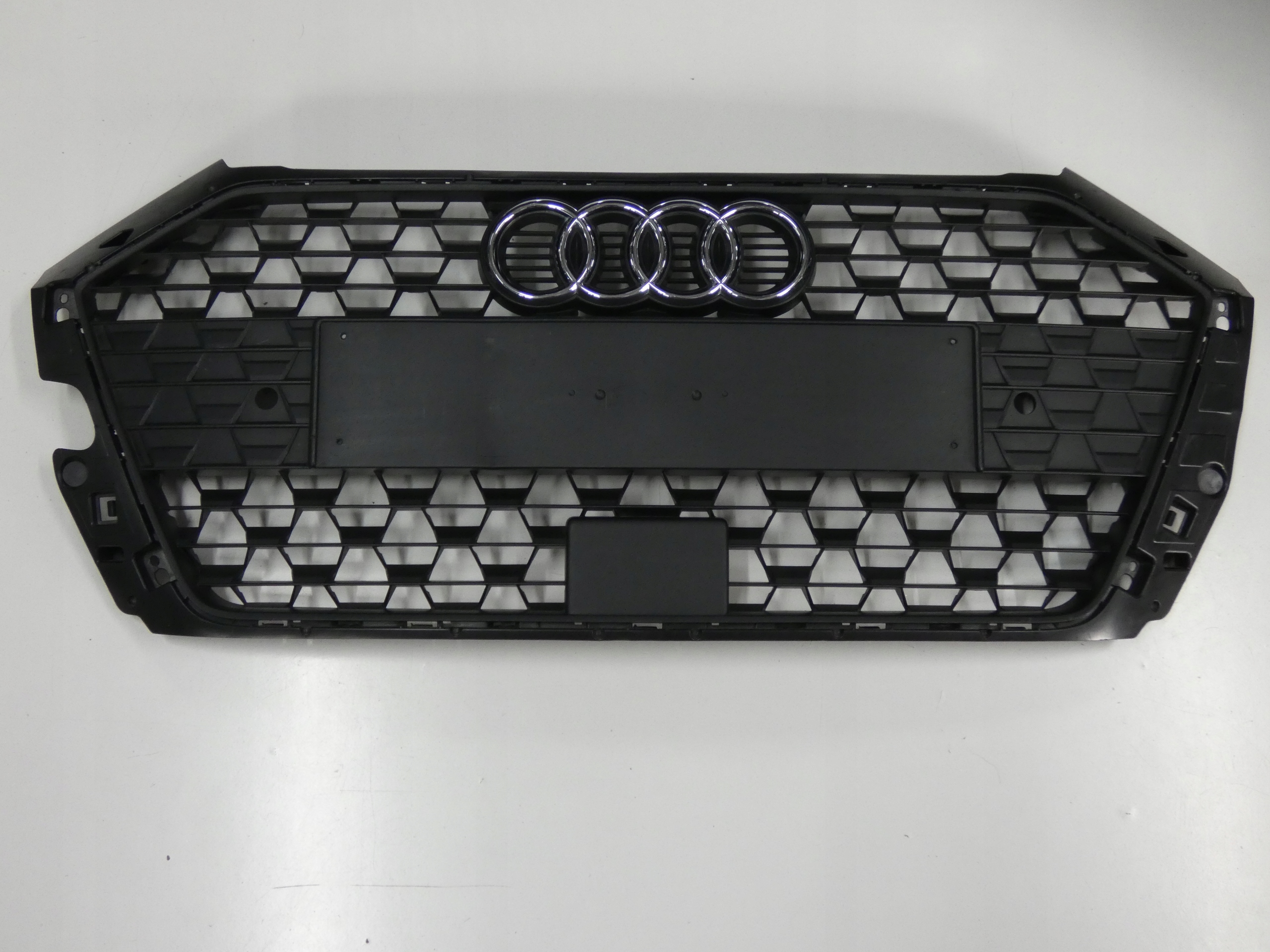 Atrapa, grill AUDI A-1 82A Shadowline 82A853653A za 800 zł z Wijewo ...