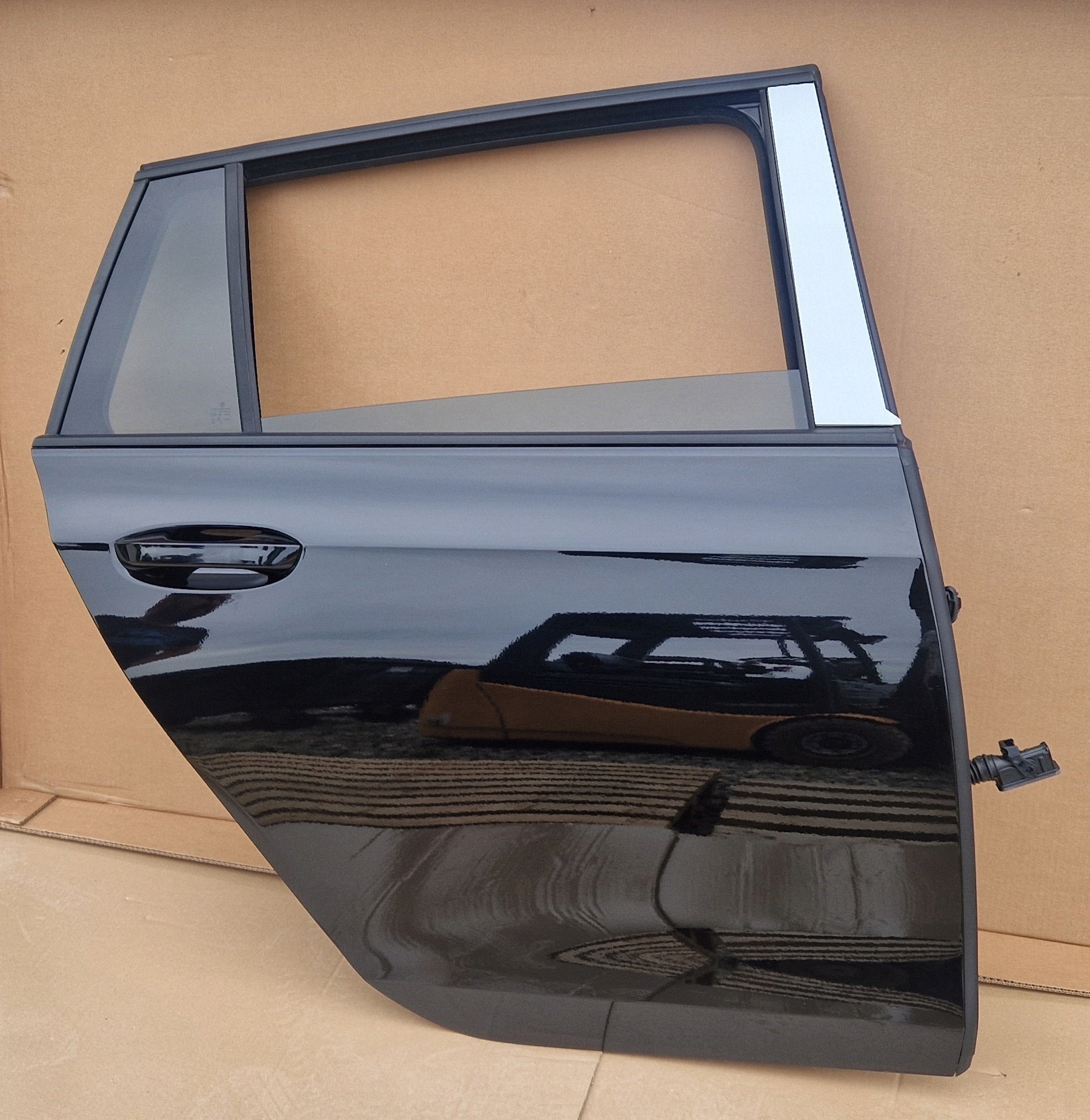 DRZWI VW GOLF 8 VIII KOMBI W KOLOR LY9T IDEAŁ ORYGINAŁ JAK NOWE za 3699 ...