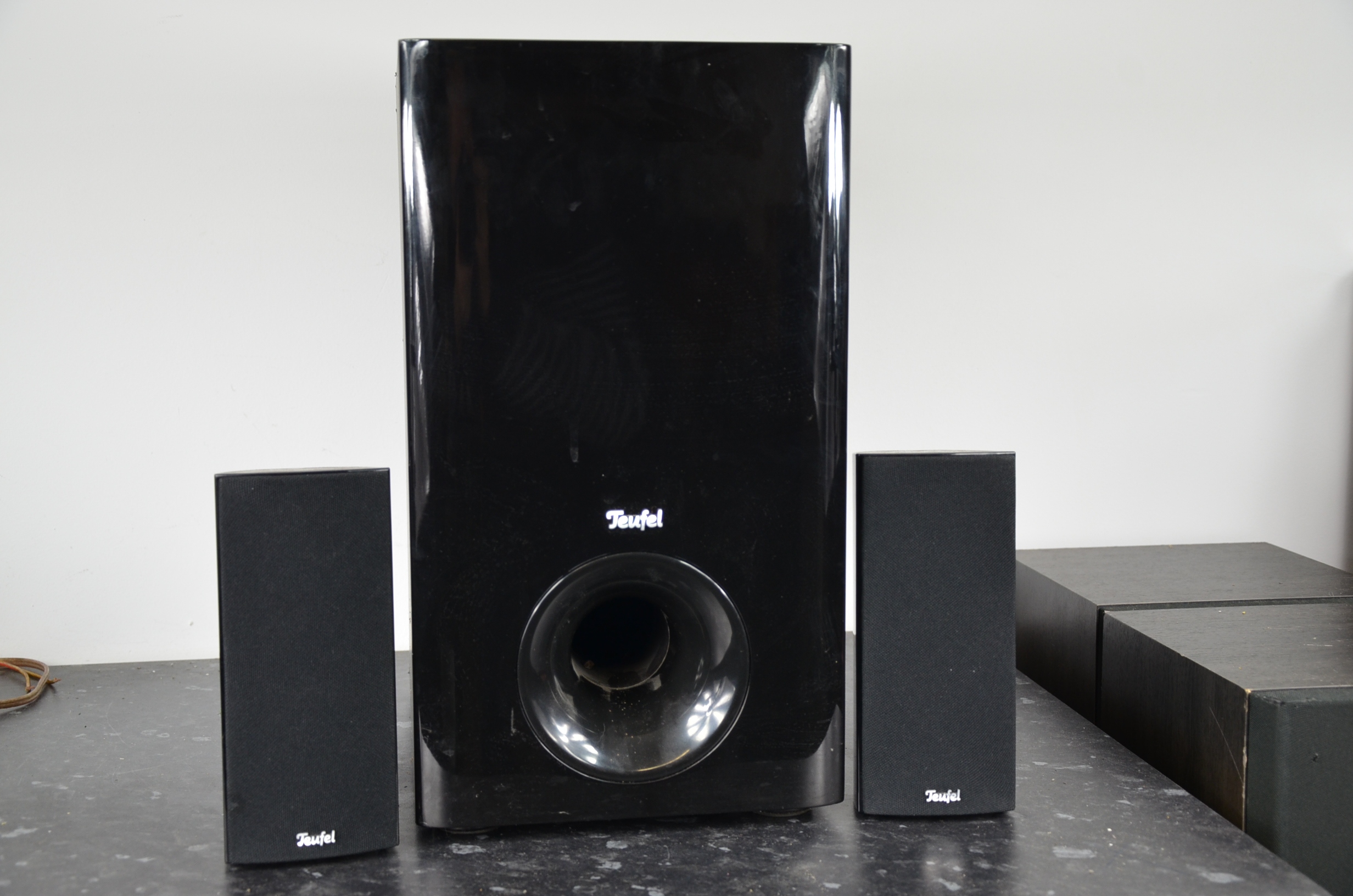 Pasywny Subwoofer TEUFEL IP-300SW + satelity 200 W - Sklep, Opinie ... Pasywny Subwoofer TEUFEL IP-300SW + satelity 200 W - Sklep, Opinie ...