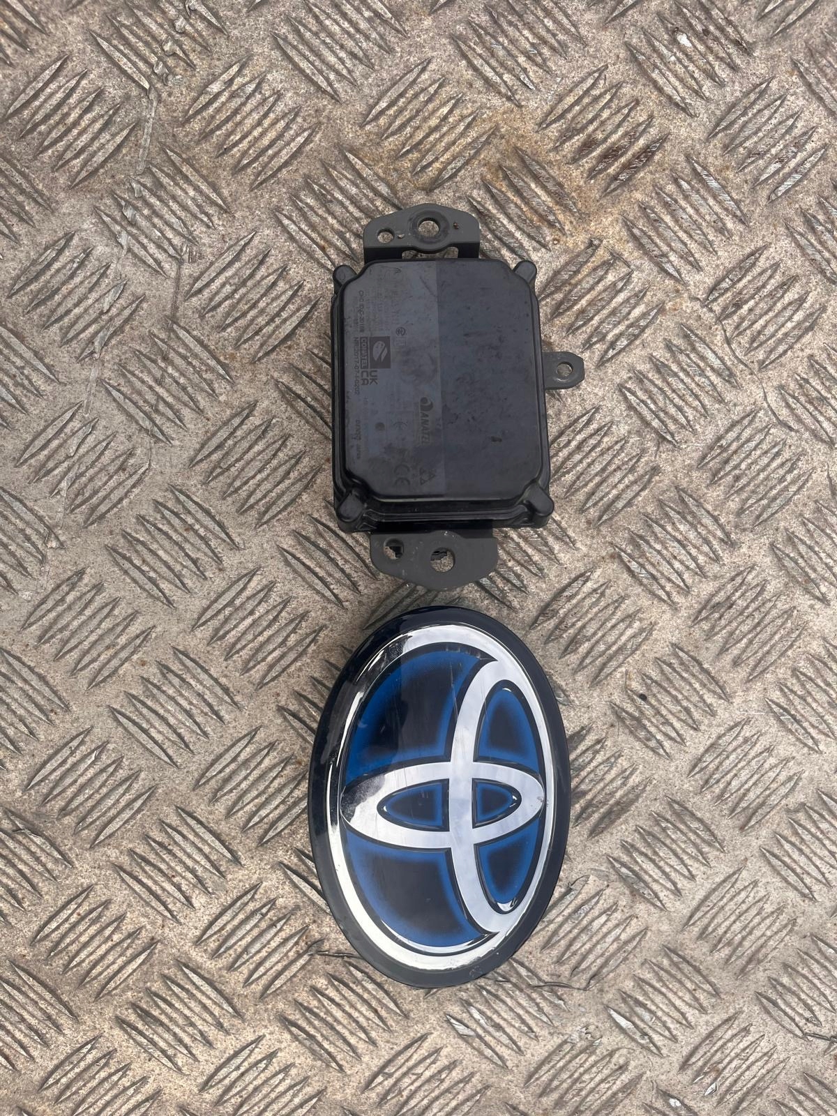 Radar Toyota Corolla - Niska cena na Allegro