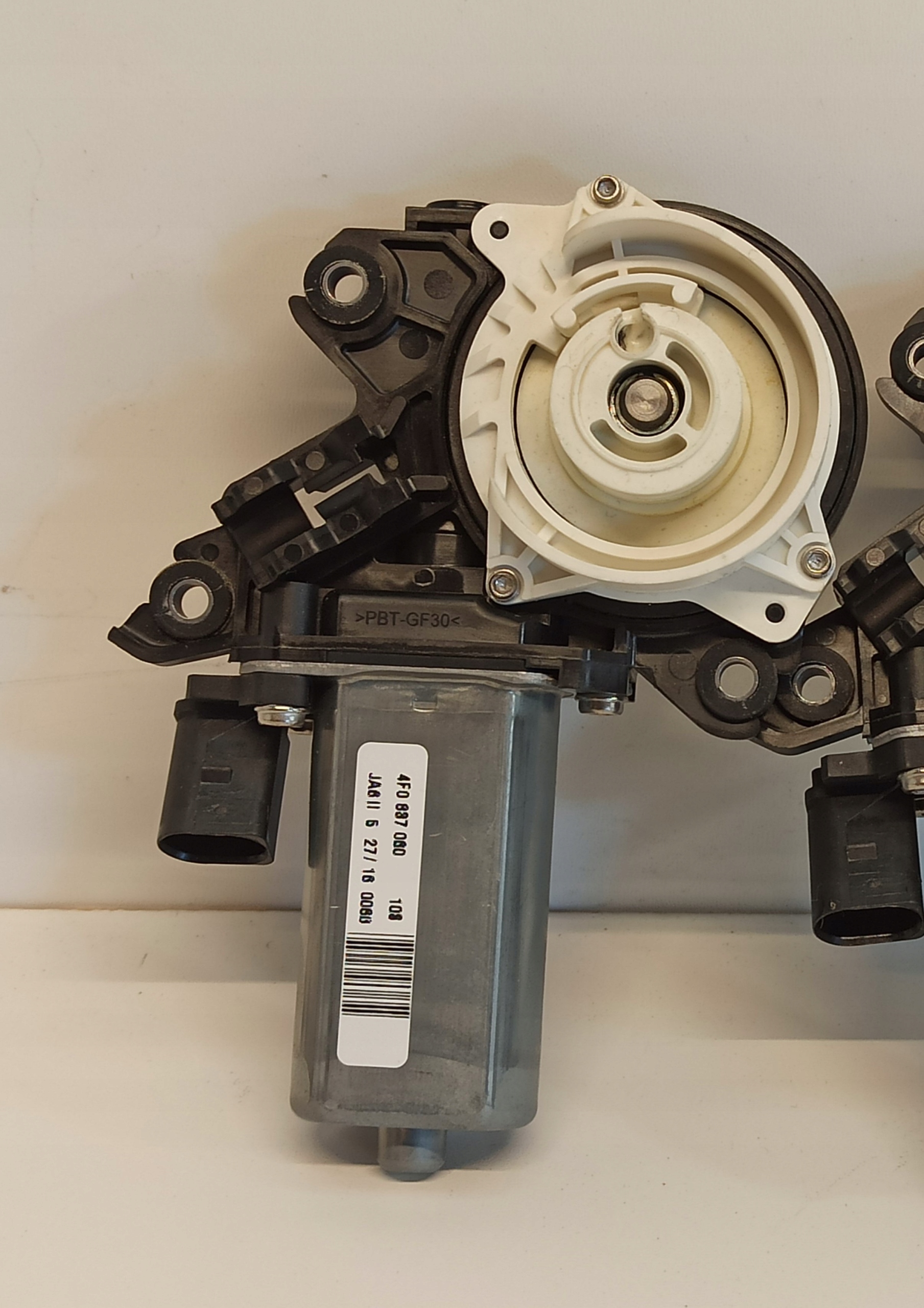 DOCIĄG A8 4D 4F0837060 DOCIĄG SILNICZEK DRZWI 4F0837060 4H0839916 za 195 zł z Bielawa - Allegro ...