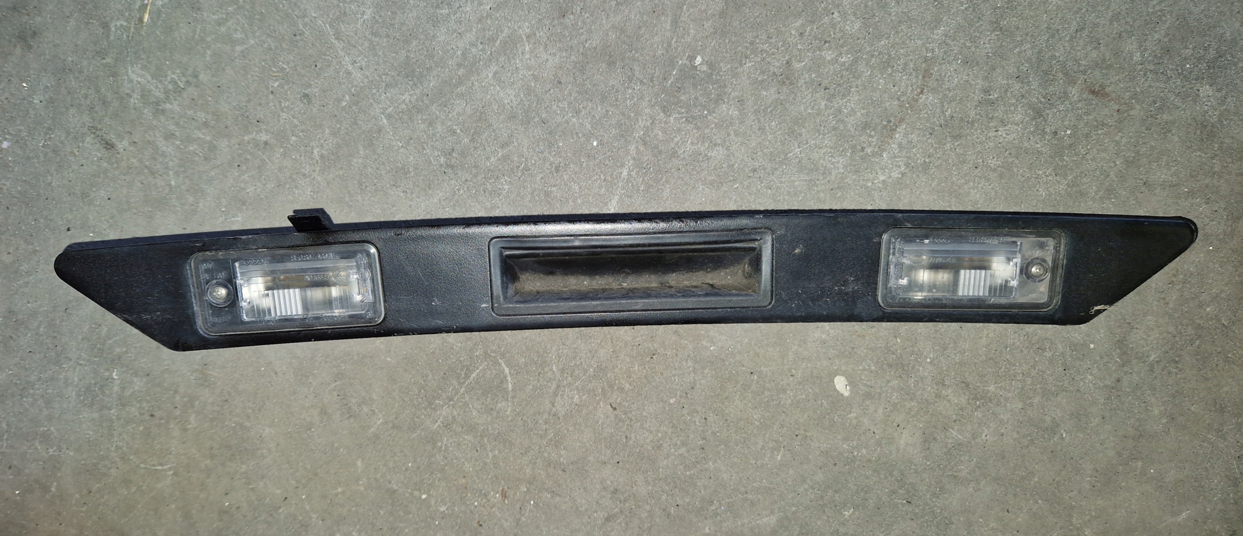 KLAMKA LISTWA BLENDA BAGAŻNIKA MIKROSTYK AUDI A3 8P 03-13 8P4827574 za ...