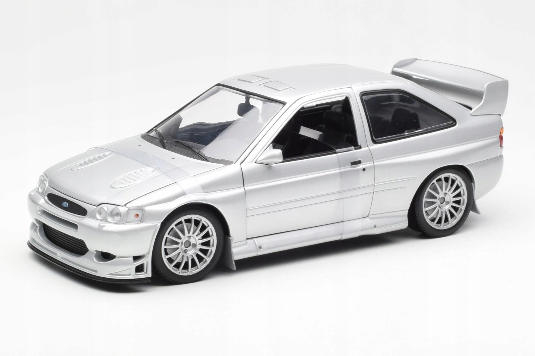 Ford Escort RS Cosworth Black Damaged Box UT Models 1/18 - Allegro