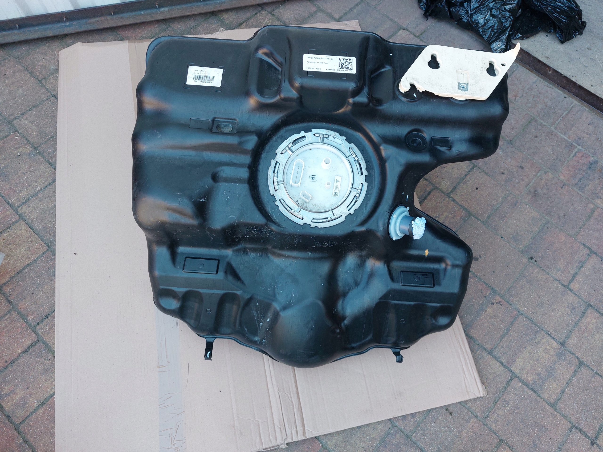 992201076 992201076 - ПАЛИВНИЙ БАК PORSCHE 911 992 GT3 22R купить в ...