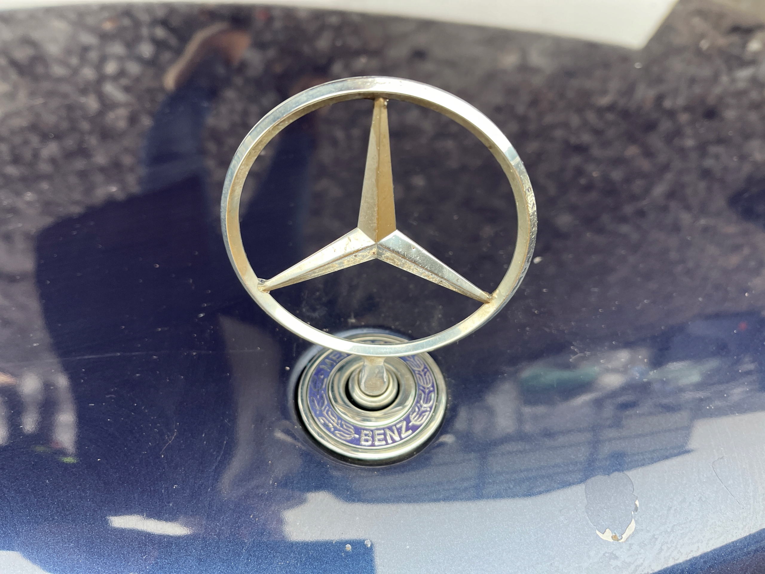 ZNACZEK EMBLEMAT MASKI MERCEDES-BENZ W210 EKLASA 1995-2002 CELOWNIK za 99.99PLN z Niegosław 156 ...