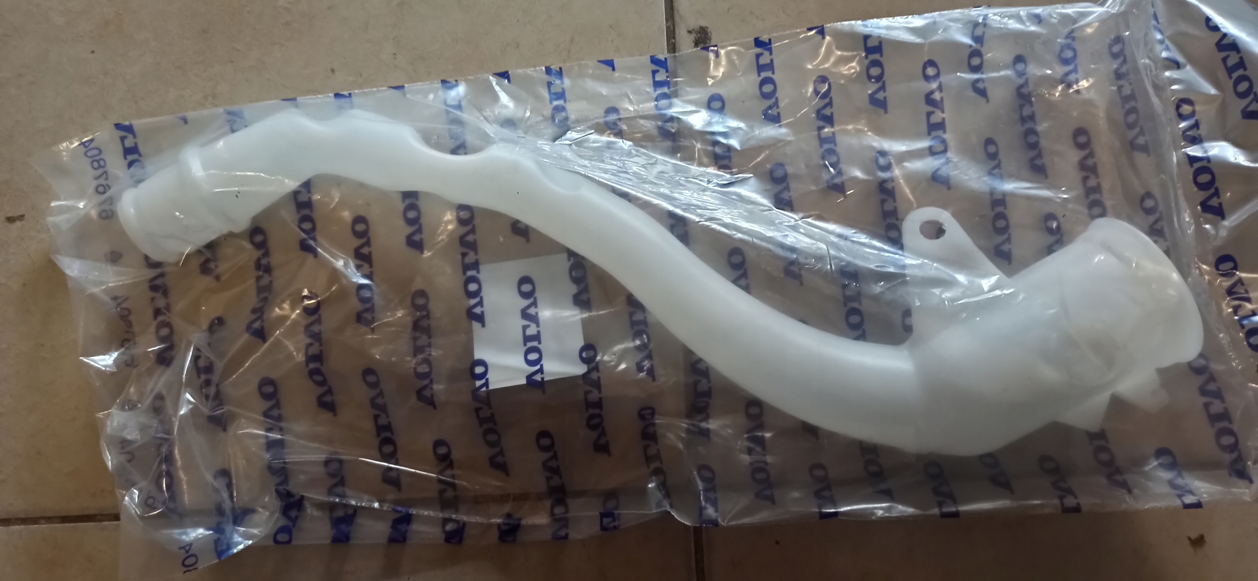 Volvo OE 30784333 rura wlewu płynu spryskiwaczy za 135.00PLN z ...