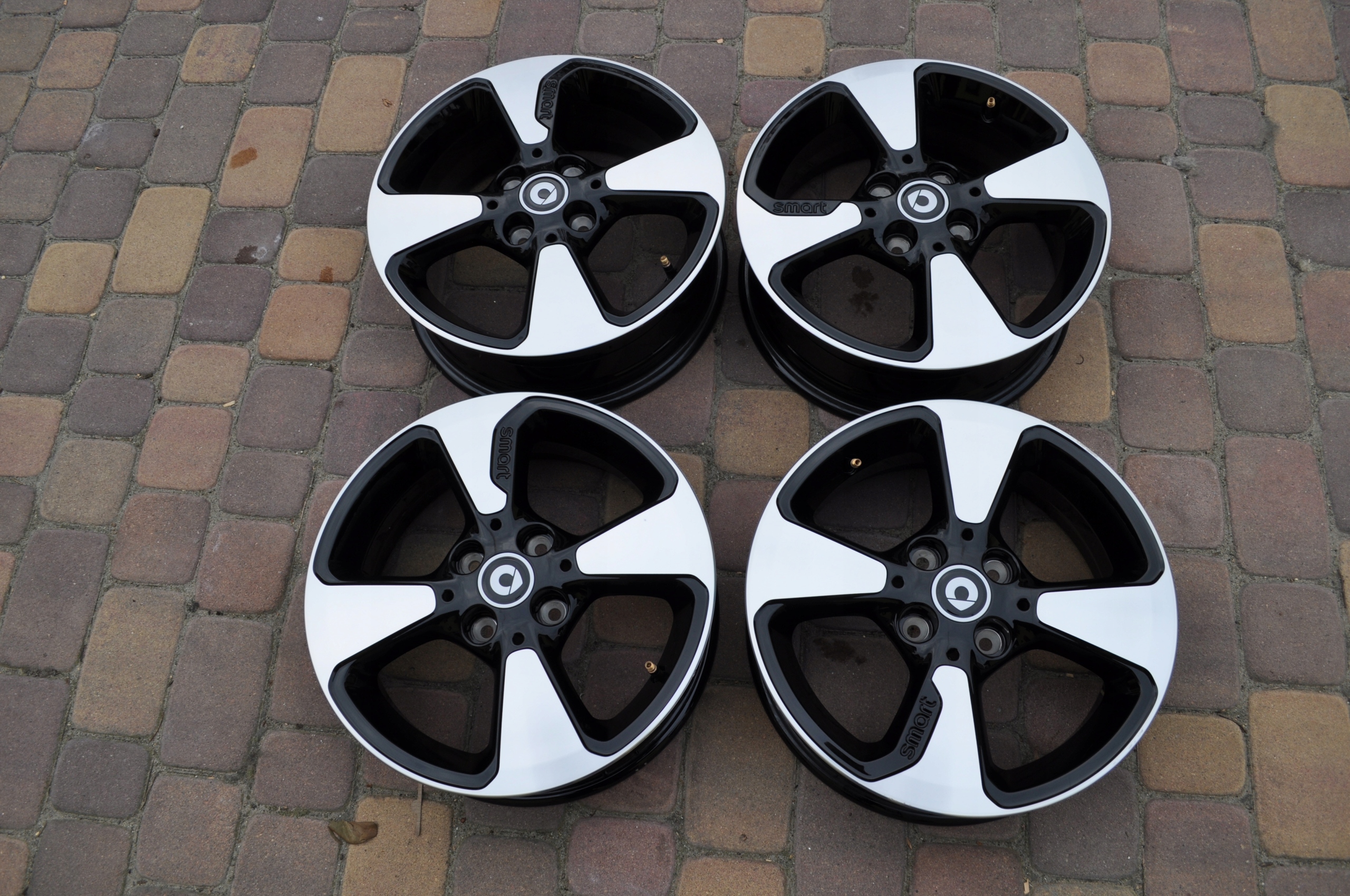 Smart 2020 przód 5Jx15 ET32 tył 5,5Jx15 ET42 4x100 A4534015701 za 1890 zł z Krotoszyn - Allegro ...