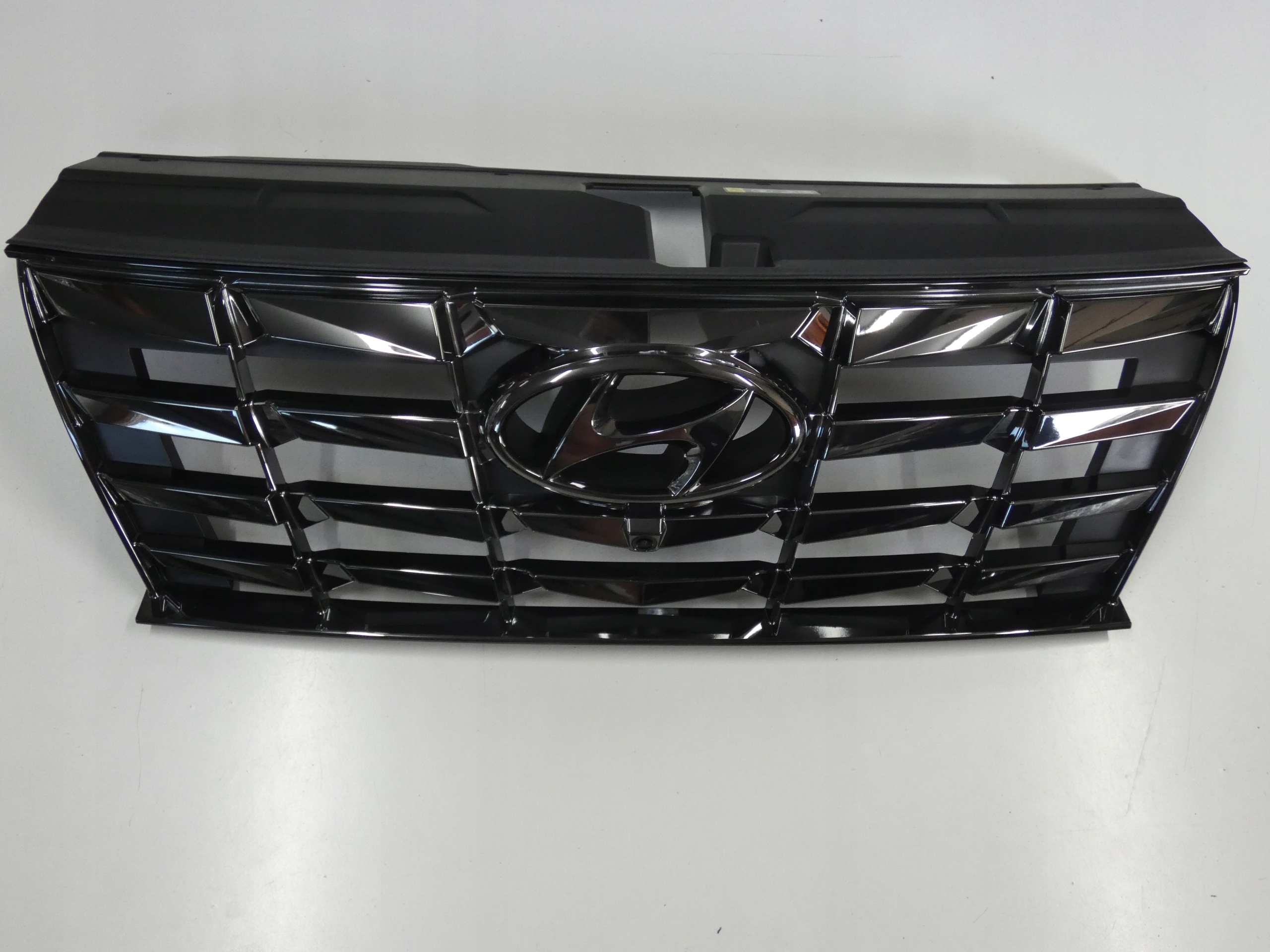 Atrapa, grill HYUNDAI Tucson 22- N-line + kamera za 1250.00PLN z Wijewo ...