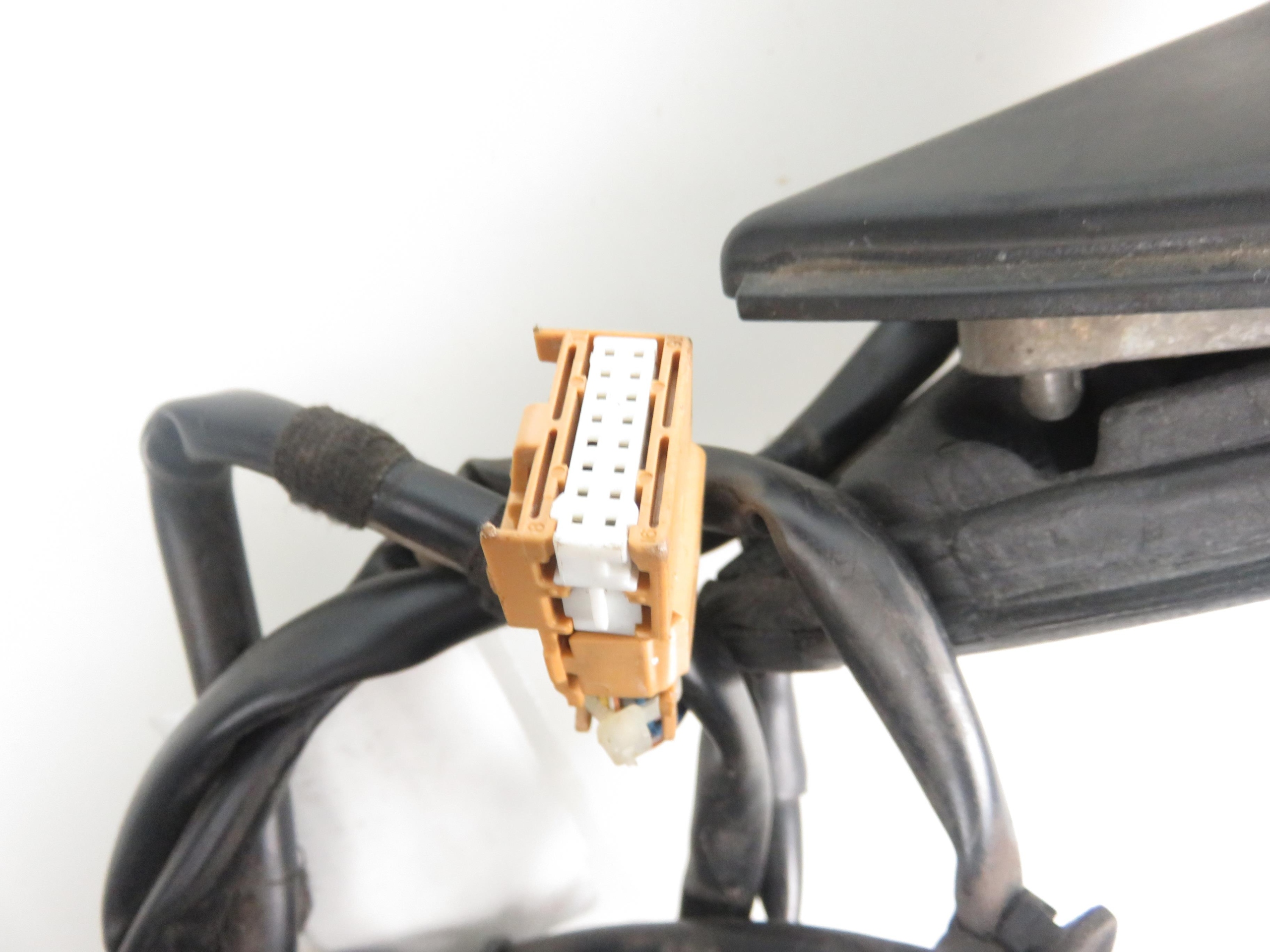 LUSTERKO PRAWE AUDI A4 B7 LY9B LUSTERKO PRAWE AUDI A4 B7 LY9B - Праве ...