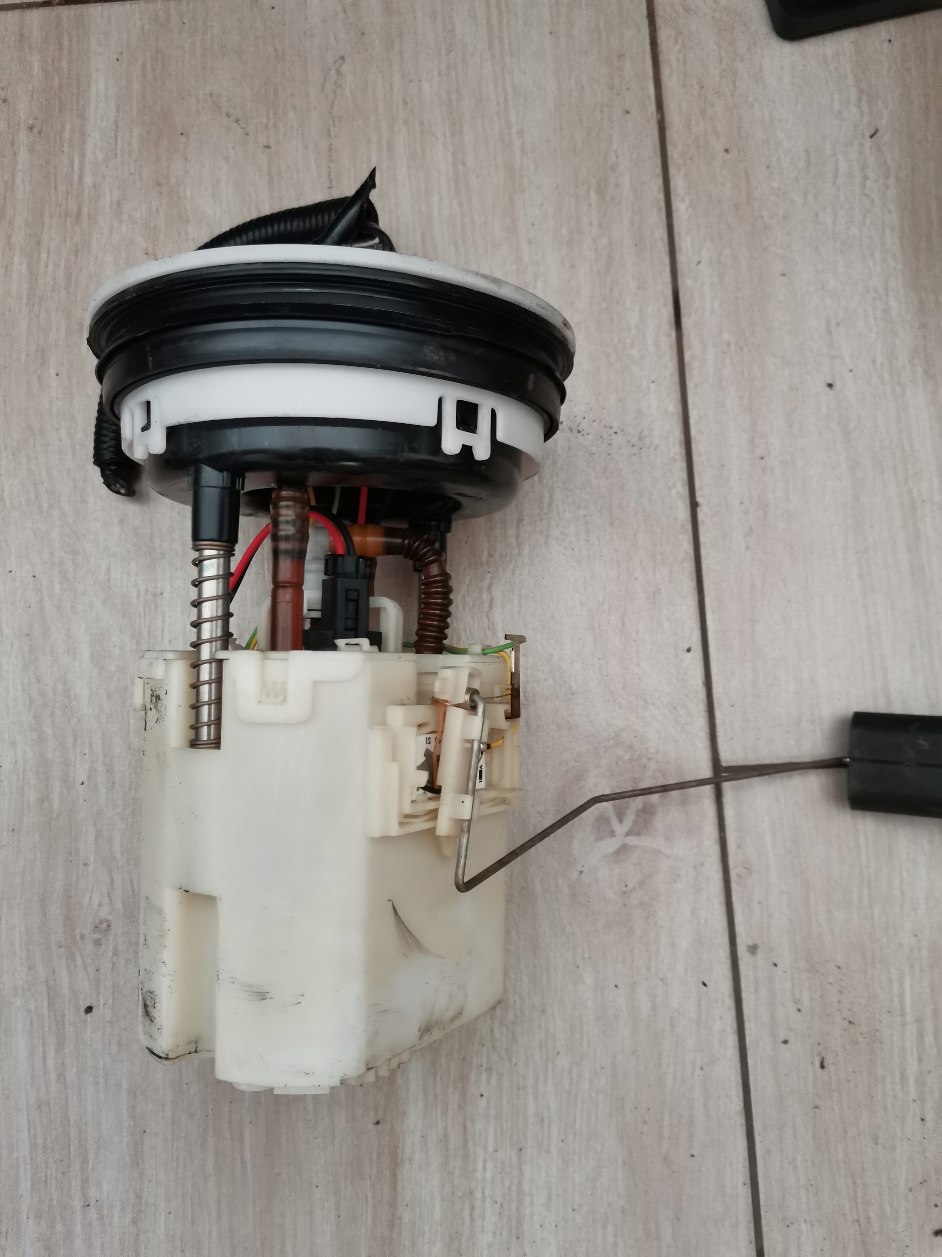 POMPA PALIWA 8V51-9H307-CA FORD FIESTA MK7 za 50.00PLN z WOLA ...