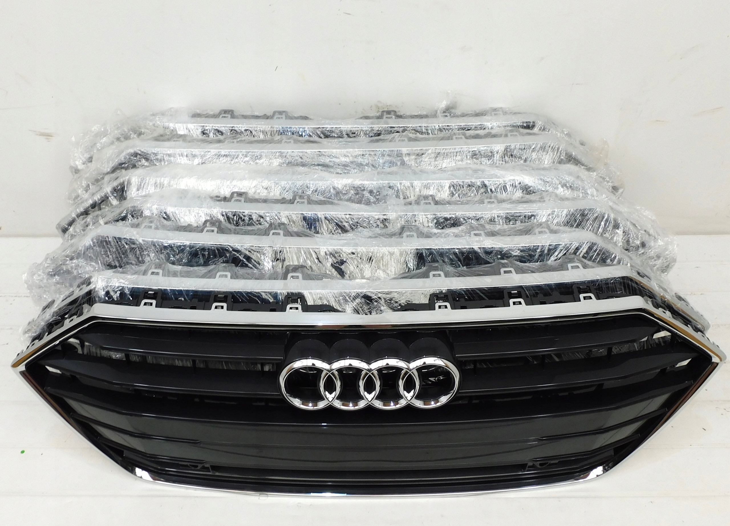 AUDI A7 4K8 ATRAPA ZDERZAKA GRILL NOWY ORYGINAŁ za 1100.00PLN z Prusice - Allegro - (13892643842)