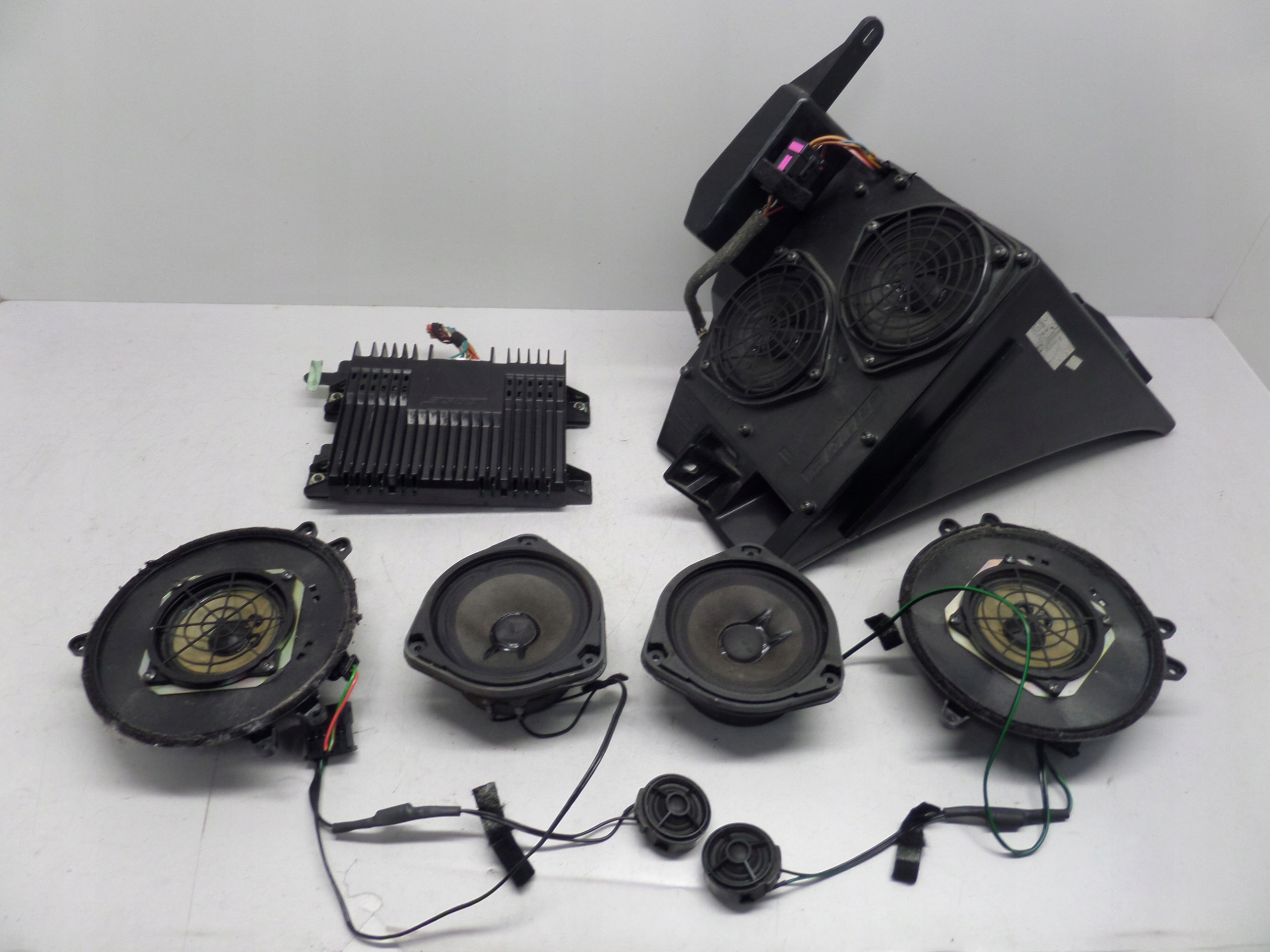 GŁOŚNIK GŁOŚNIKI BOSE WZMACNIACZ SUBWOOFER AUDI A3 8L 96-03 KOMPLET GŁOŚNIK GŁOŚNIKI BOSE ...