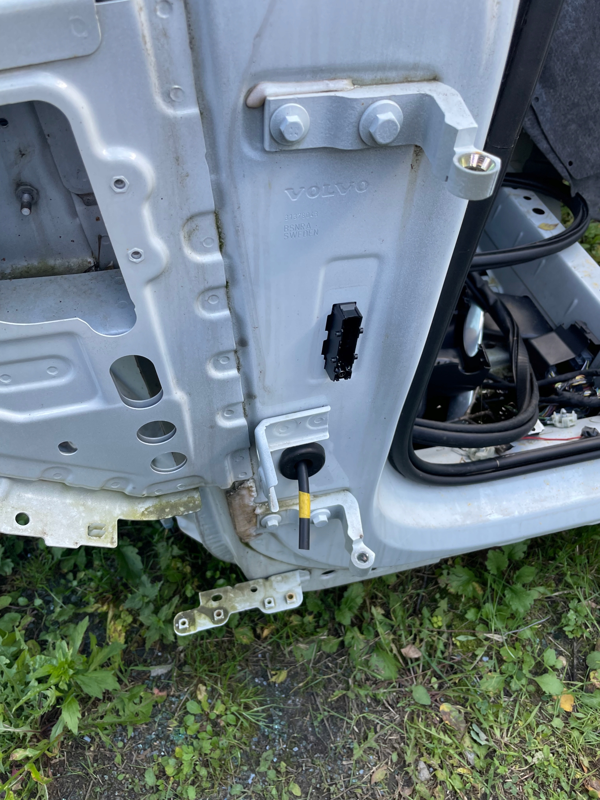ZAWIAS DRZWI LEWY PRZÓD DÓŁ VOLVO XC90 II 31424607 za 100 zł z ... ZAWIAS DRZWI LEWY PRZÓD DÓŁ VOLVO XC90 II 31424607 za 100 zł z ...