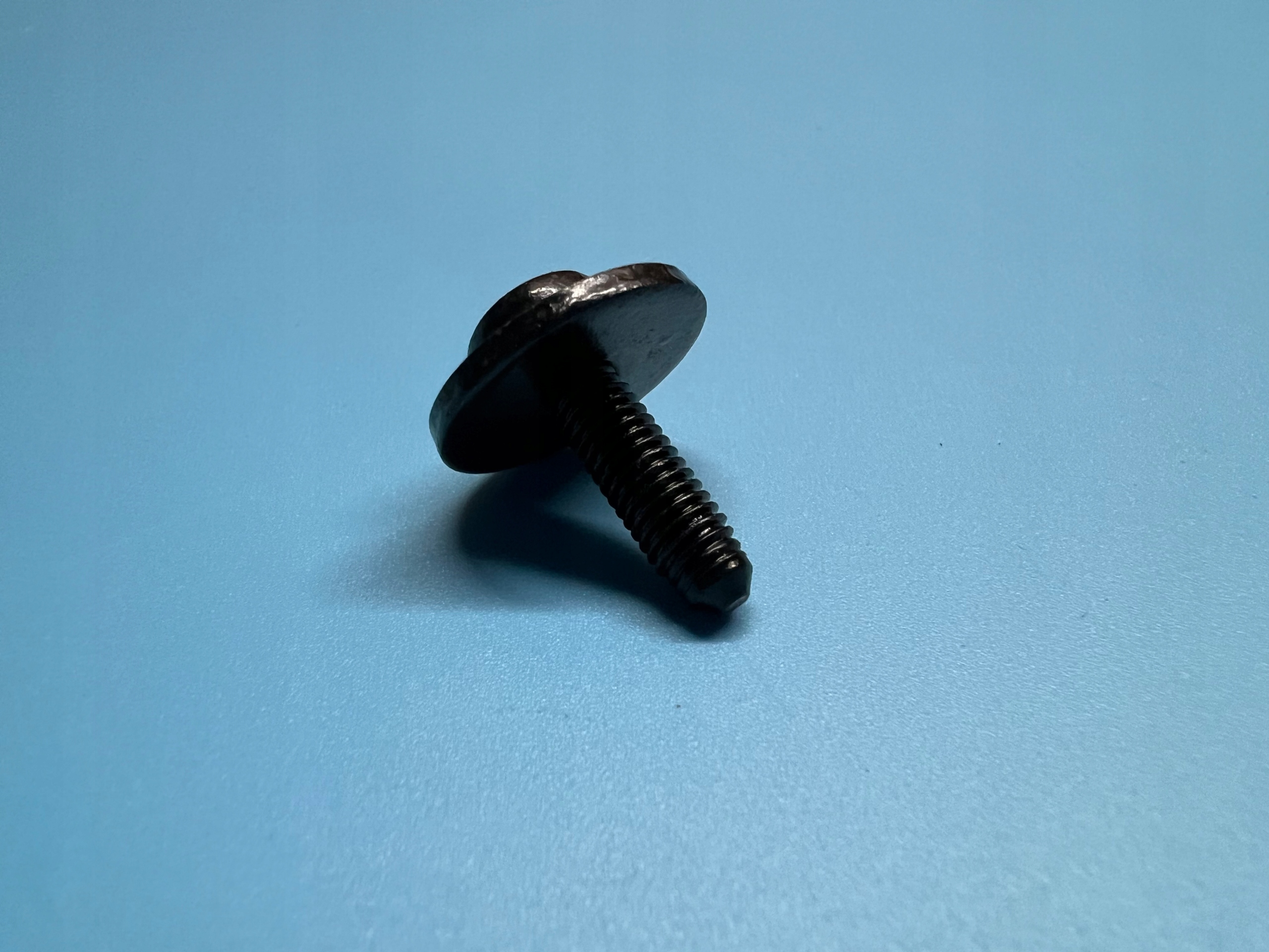 NOWA ORYGINALNA ŚRUBA LAMPY REFLEKTORA M5X18 MERCEDES-BENZ OE ...