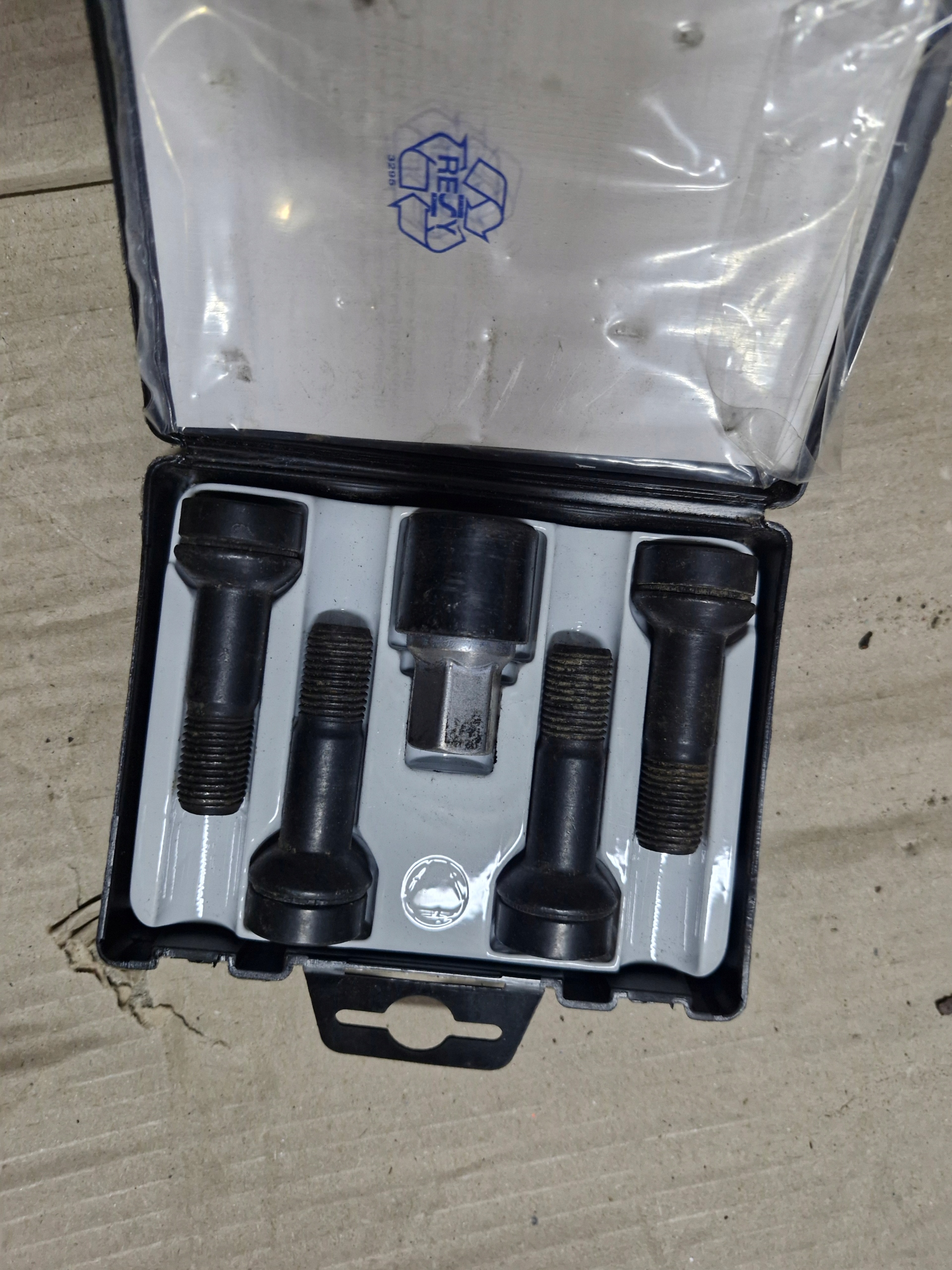 SRUBY ZABEZPIECZANJACE DO KÓŁ MERCEDES A0019901707 5901130506392 za 240 ...