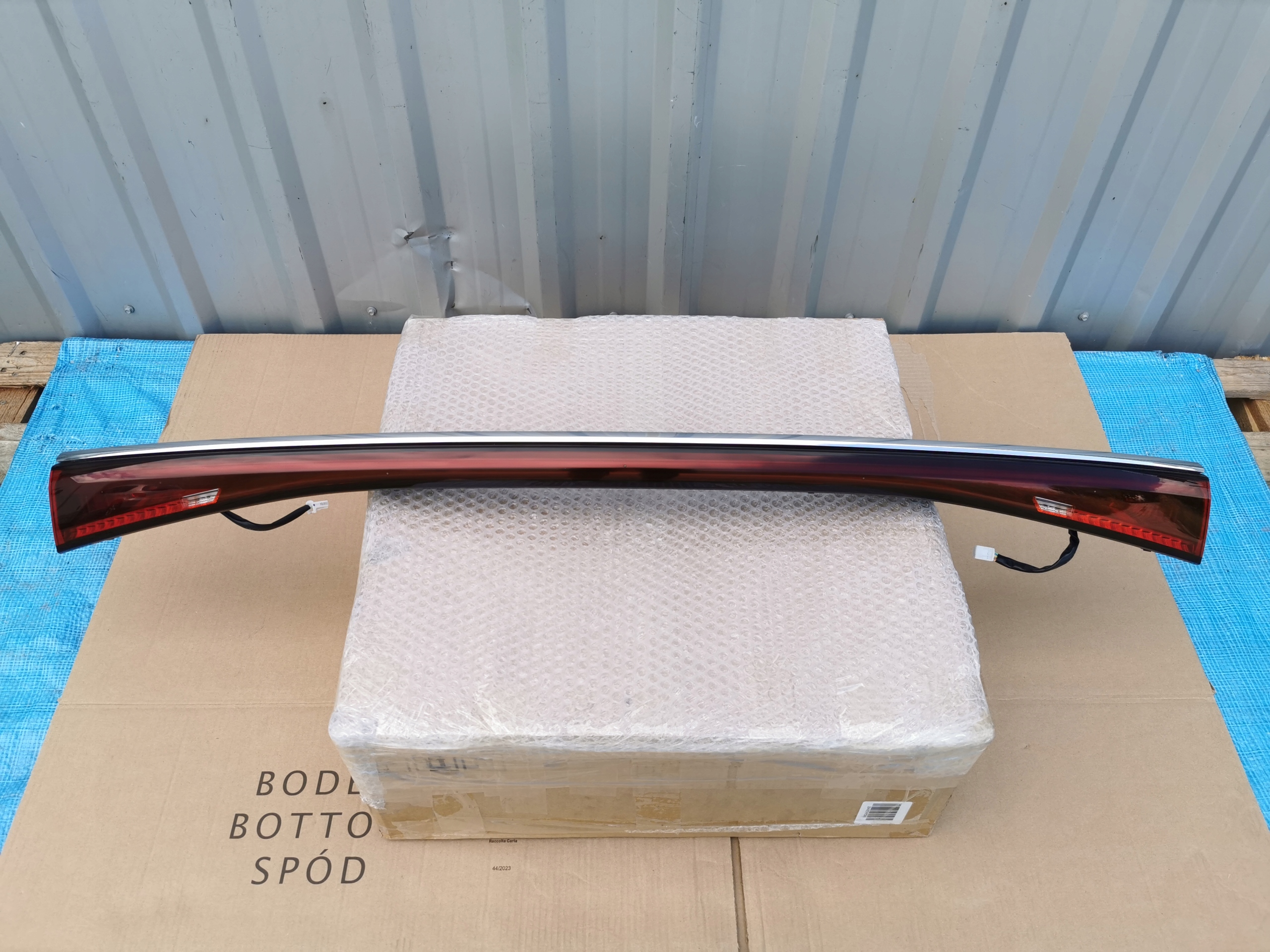 BYD ATTO 3 YUAN PLUS 21- LAMPA TYLNA W KLAPĘ BLENDA TYŁ LED SC2E ...