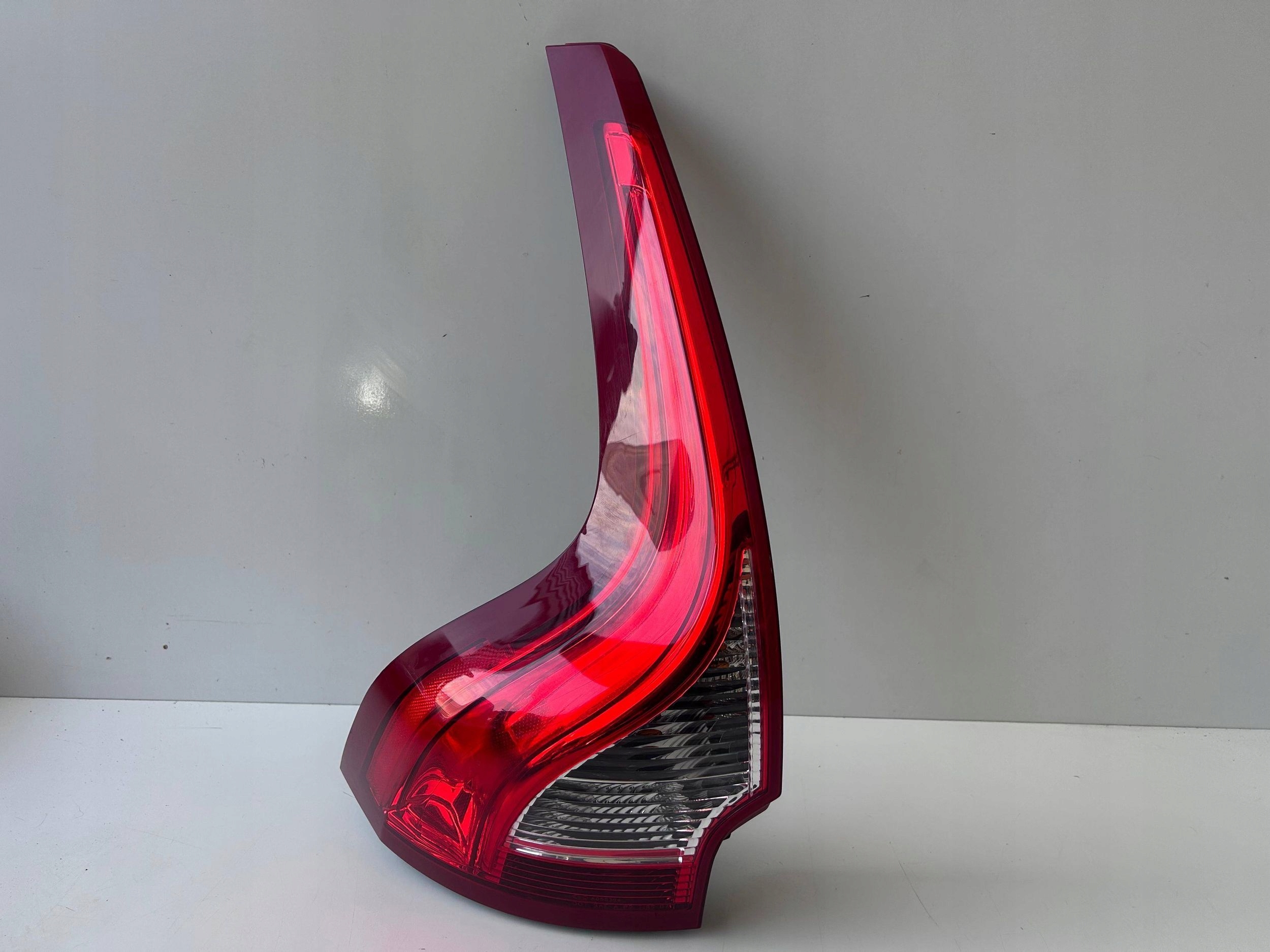 VOLVO XC60 I LIFT LAMPA LEWA TYŁ 31323034 ORYGINAŁ • Cena, Opinie - Allegro