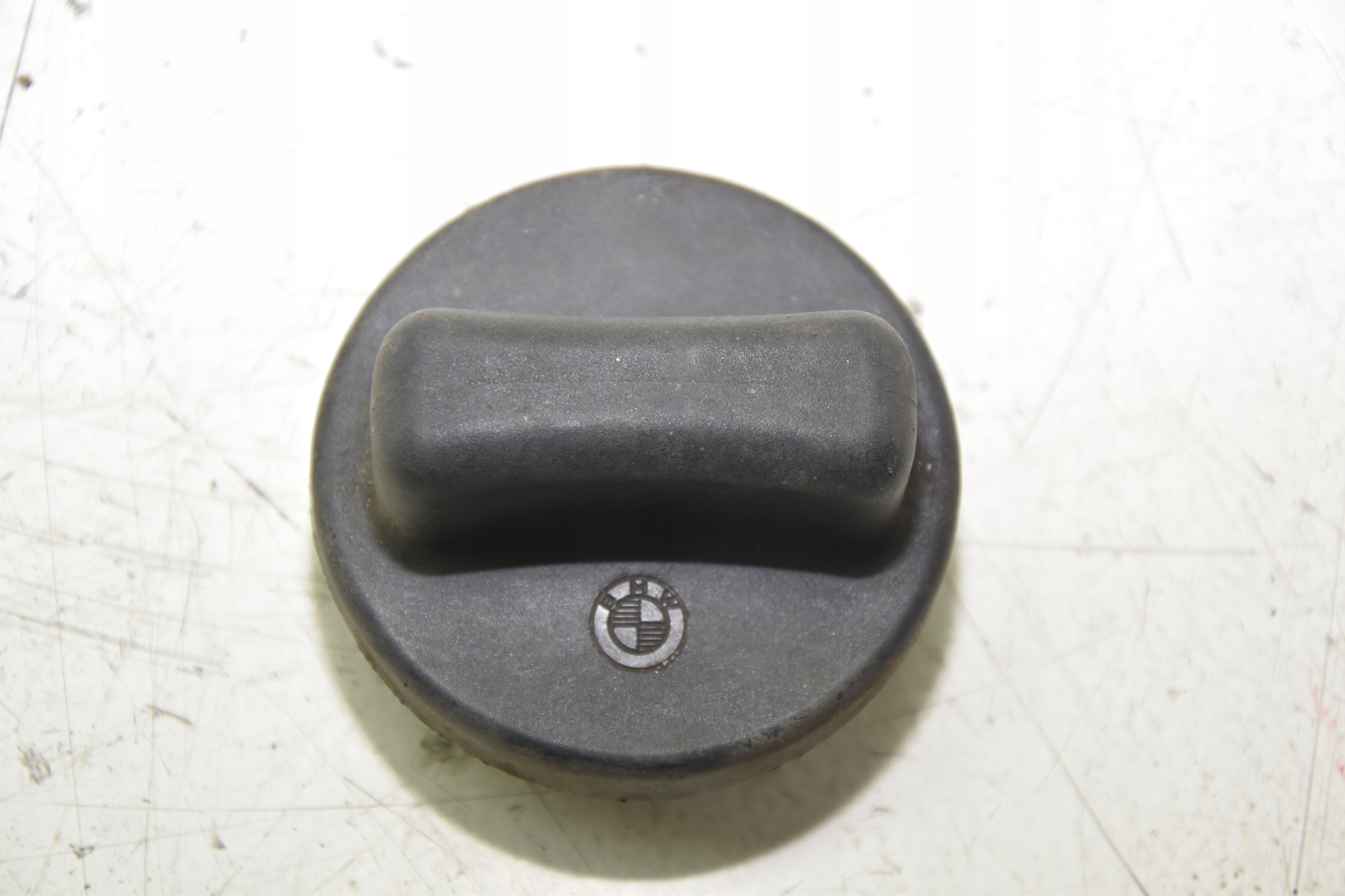 КРИПКА ПАЛЬНОЗАЛИВНОЇ БАКИ BMW E38 - Vroda