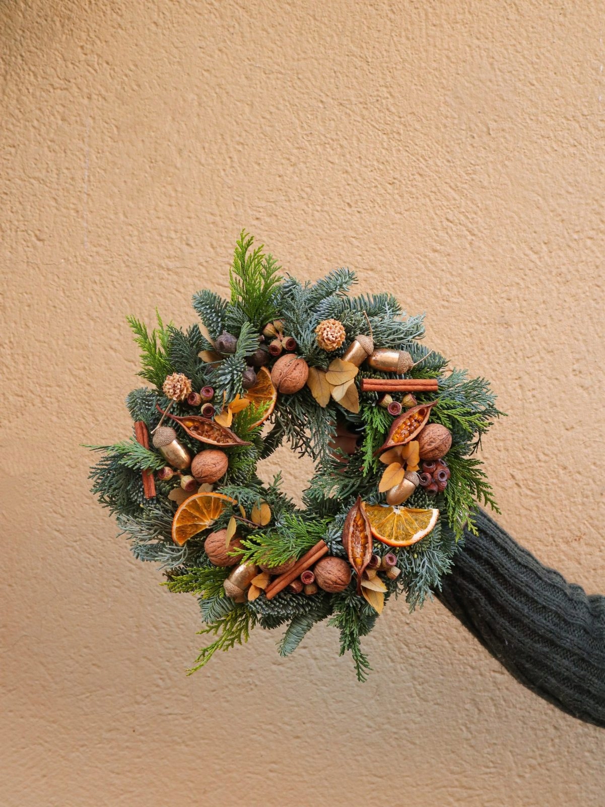 VÁNOČNÍ VĚNEC Z PŘÍRODNÍ JEDLE VZNEŠENÉ (NOBILIS), věnec 60 cm, Vánoce ...