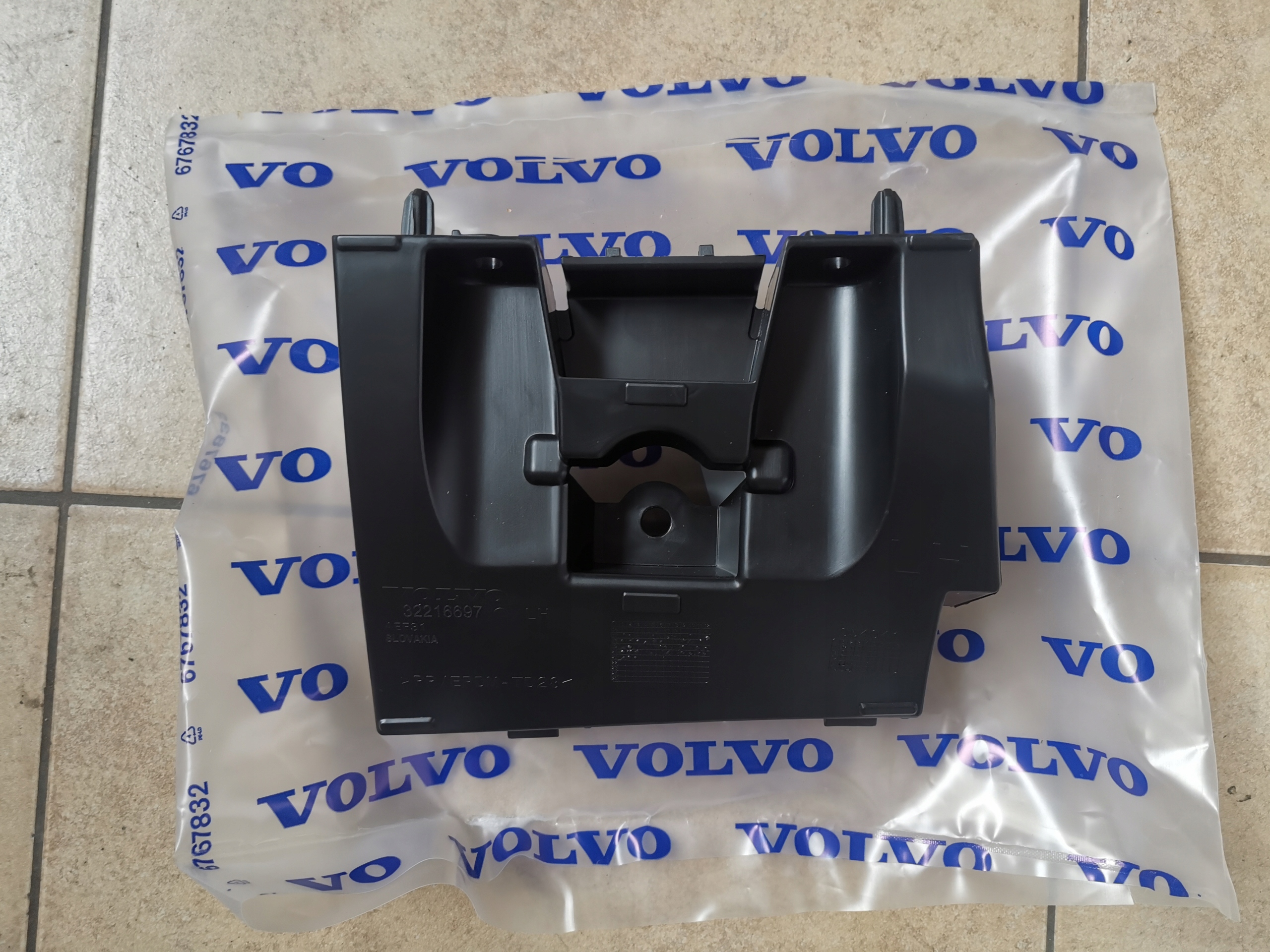 VOLVO XC60 II MOCOWANIE BŁOTNIKA LEWE 32216697 za 299.00PLN z ...